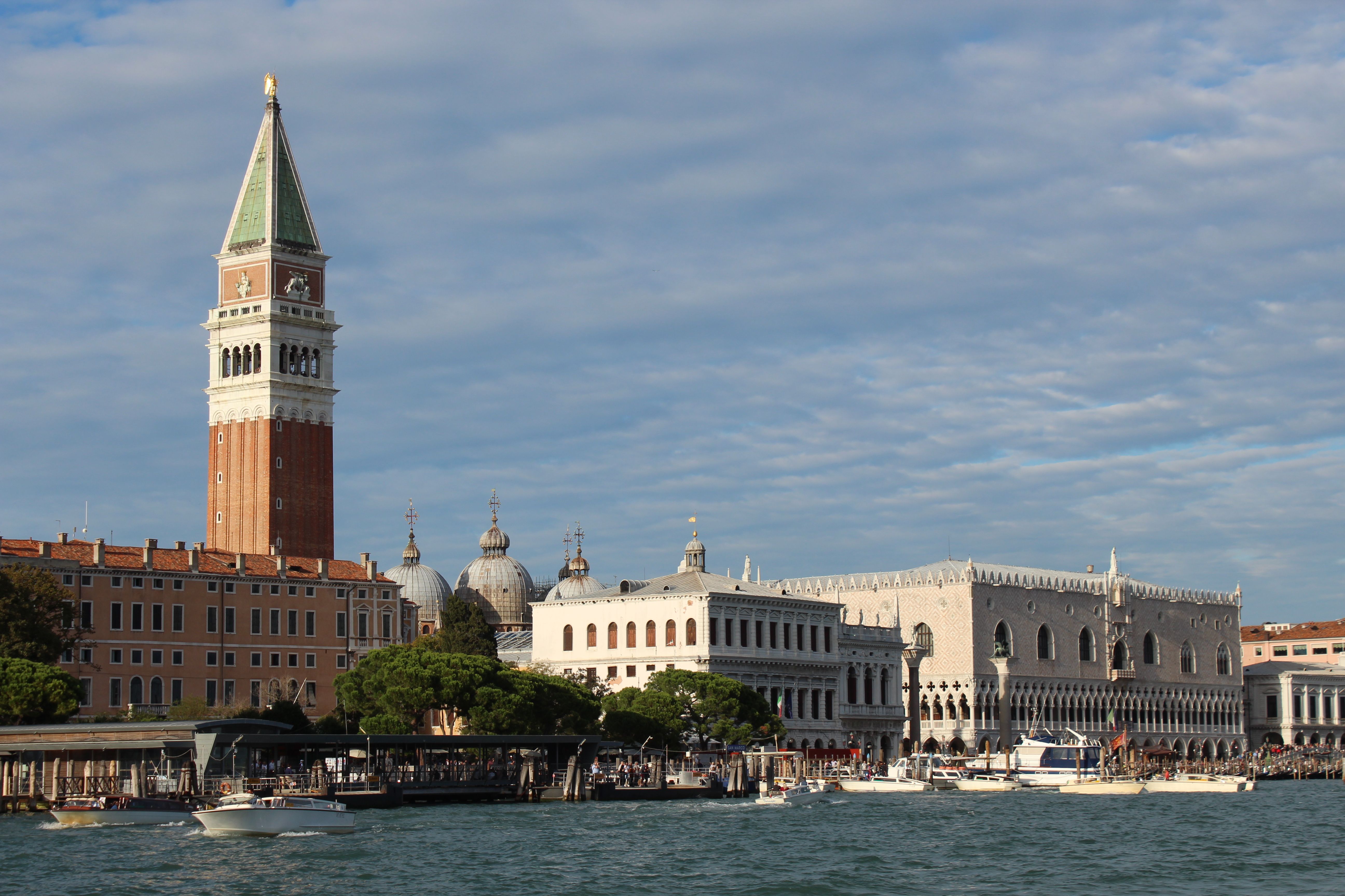 Arsitektur Ikonik Venesia Di Sepanjang Grand Canal · Foto Stok Gratis