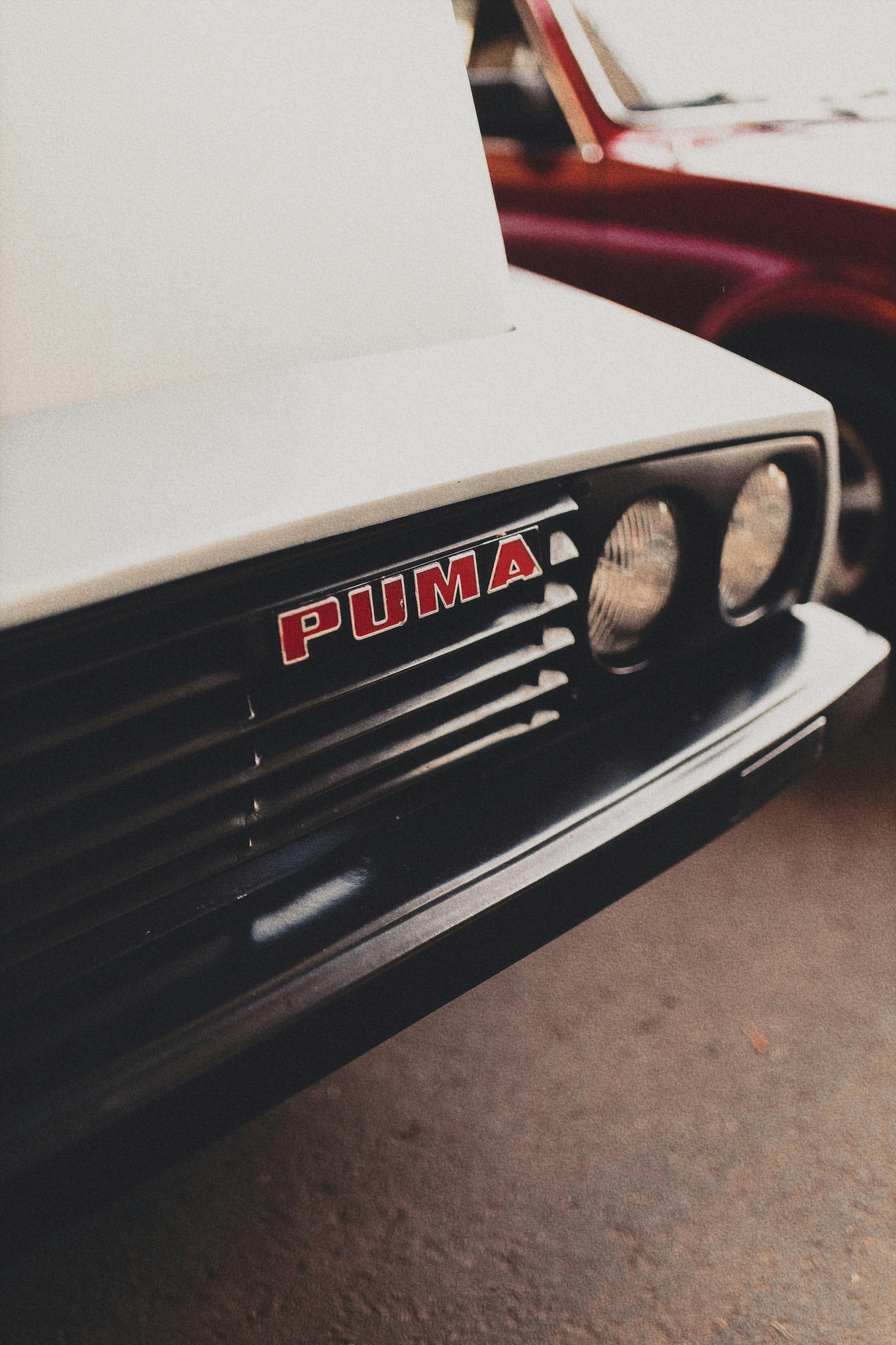 Primer Plano De La Vista Frontal Del Coche Deportivo Puma Clásico ...