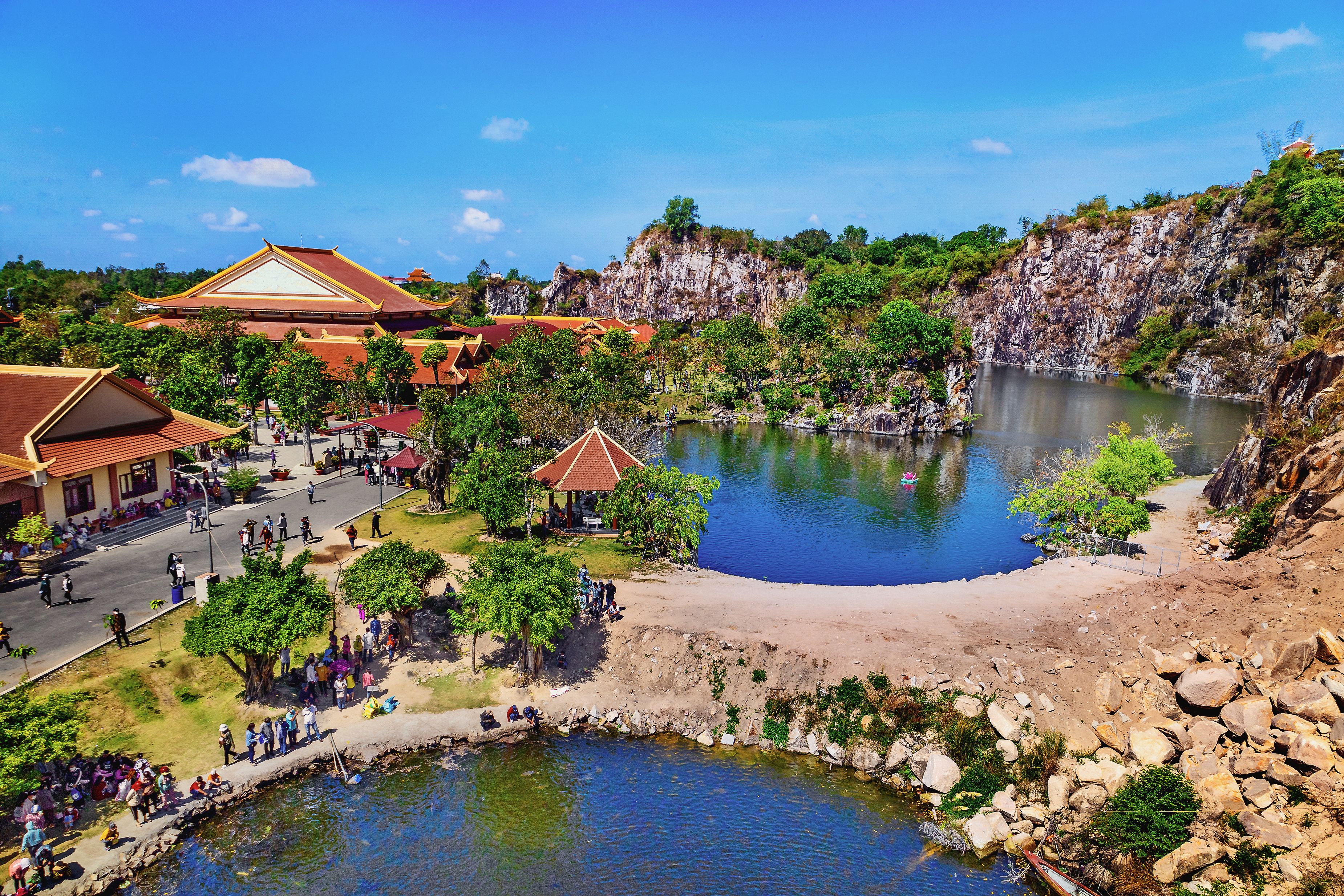 Scenic View of Temple and Lake in An Giang, Vietnam · Free Stock Photo