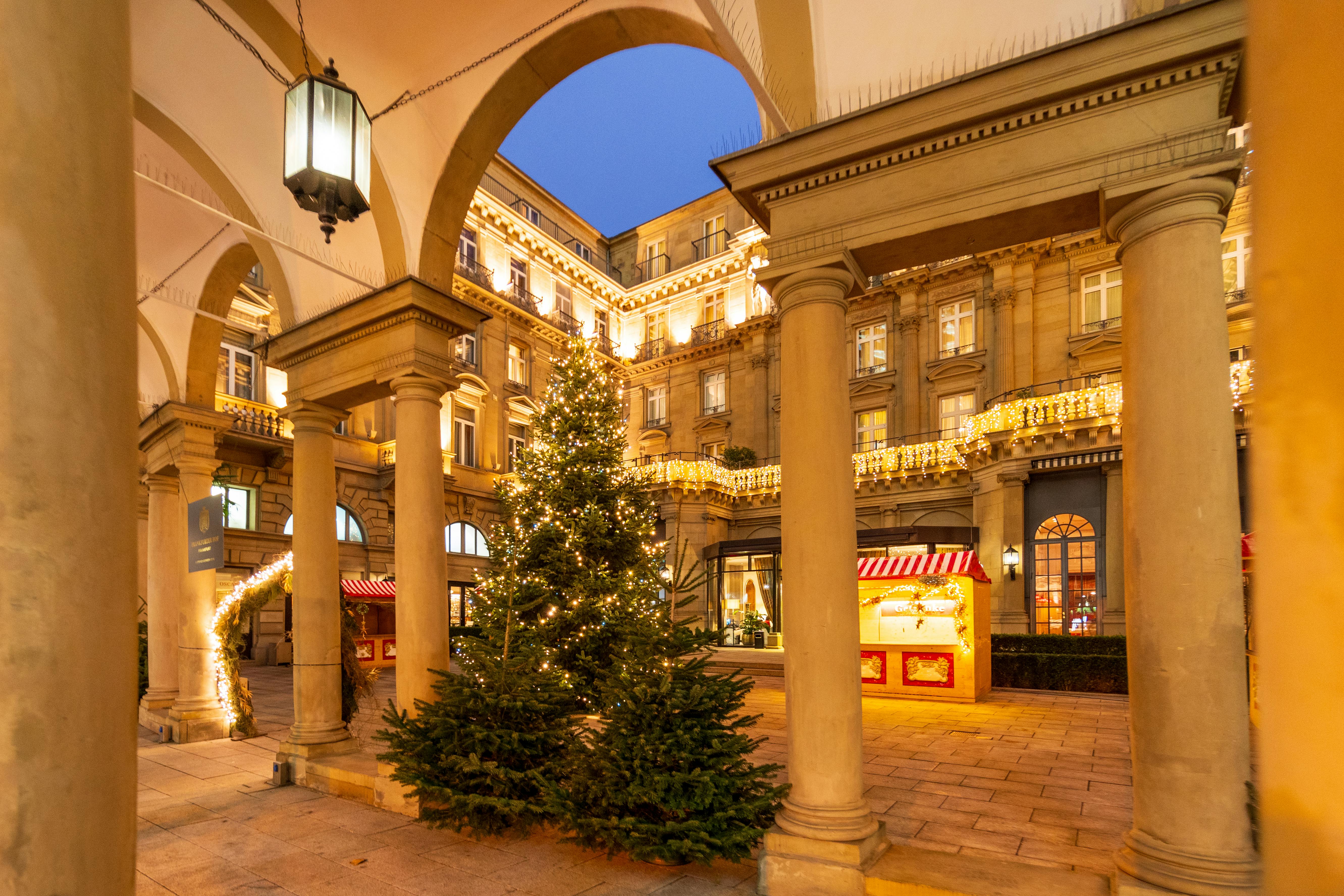 Christmas Courtyard At Night Photos, Download The BEST Free Christmas ...
