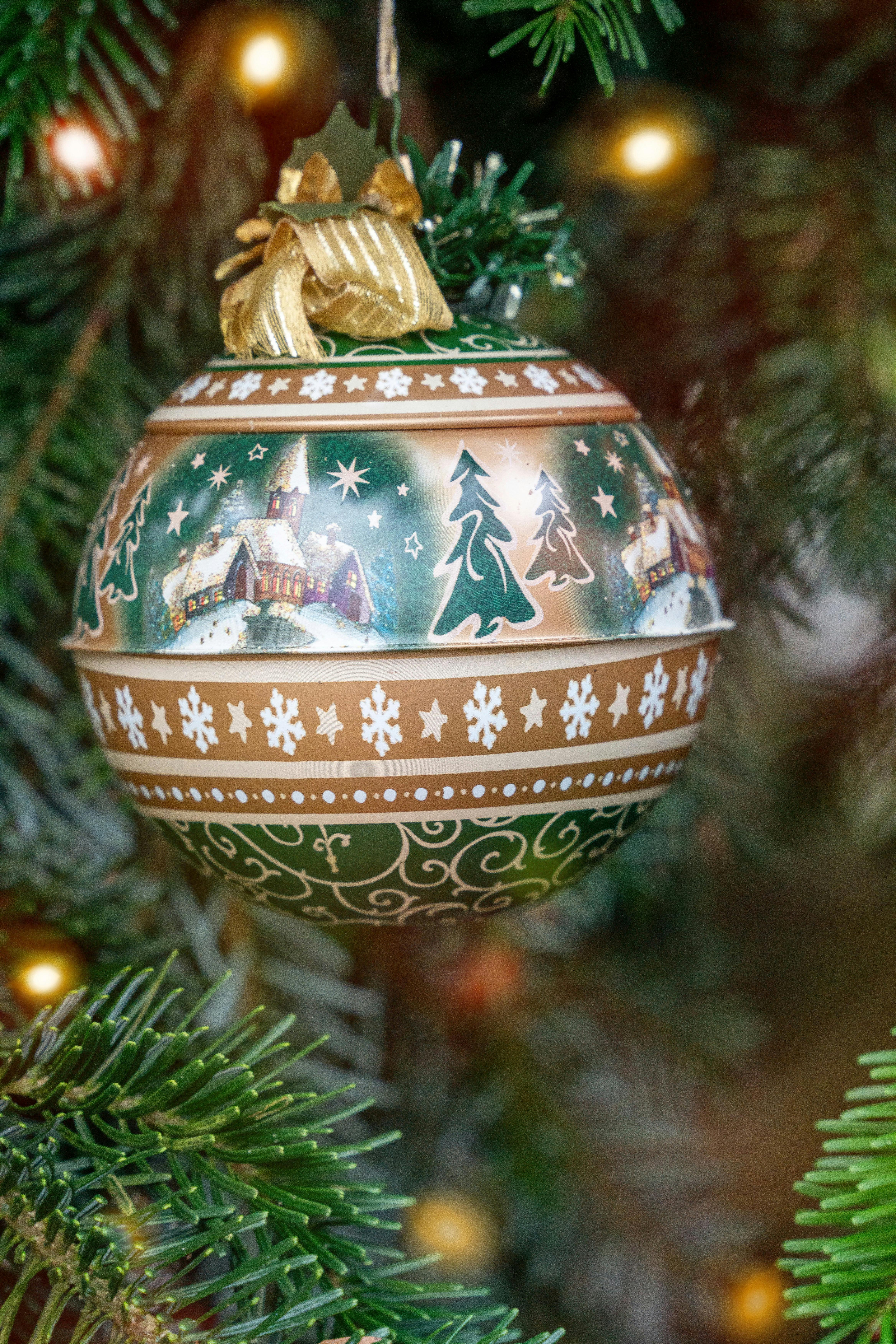 Festive Black Piano with Christmas Decorations · Free Stock Photo