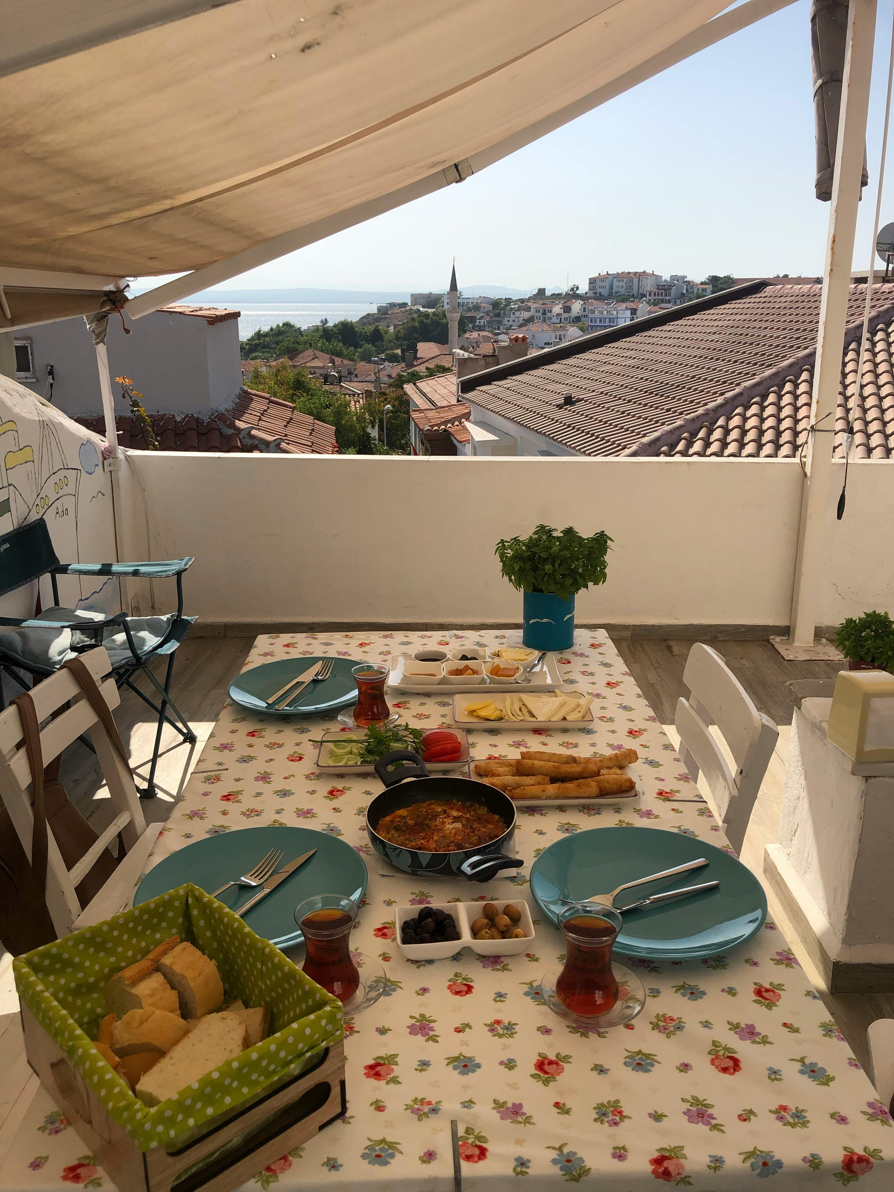 Charming Rooftop Brunch with Scenic City View · Free Stock Photo
