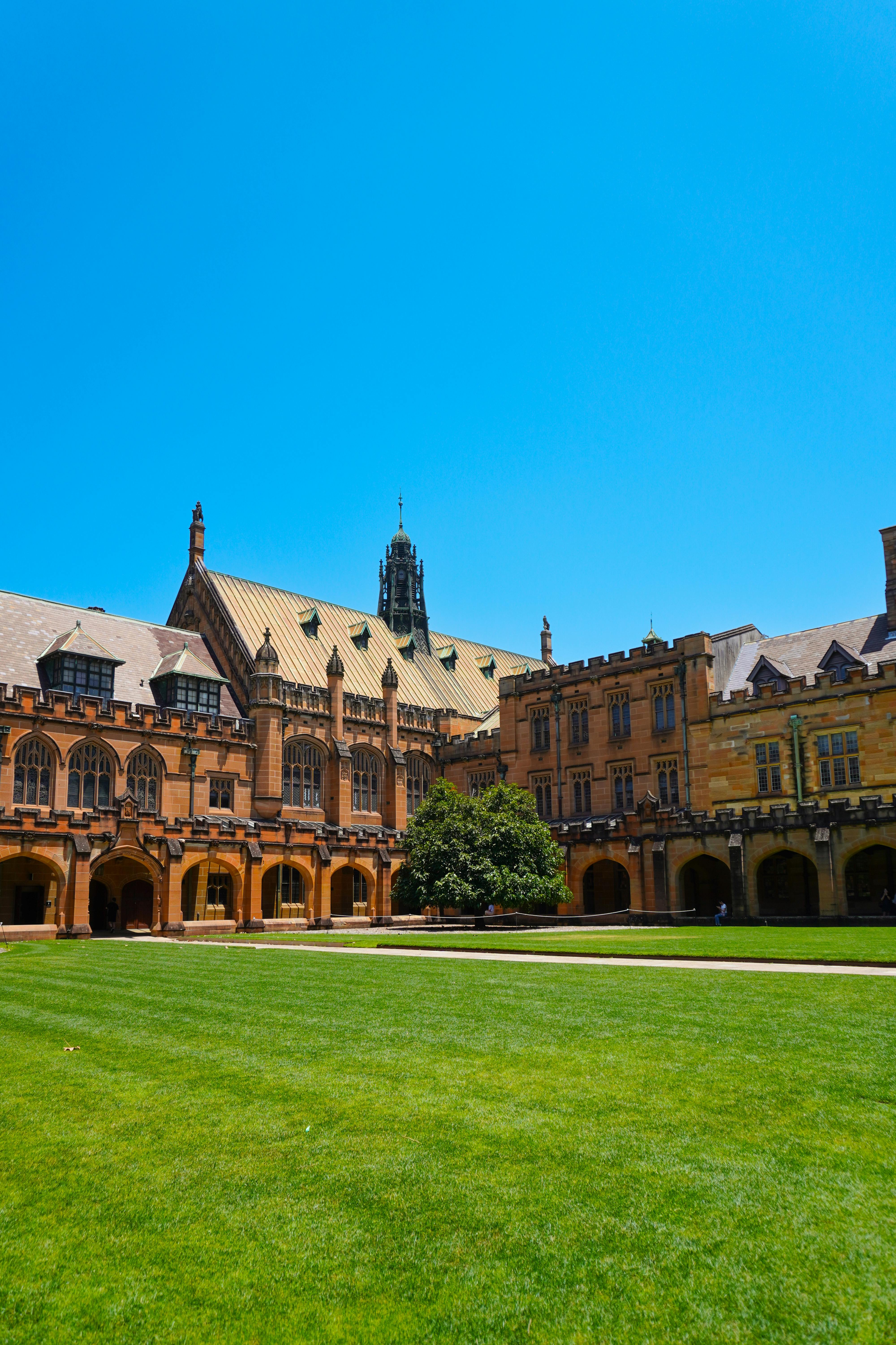 Historic University Quadrangle on a Sunny Day · Free Stock Photo