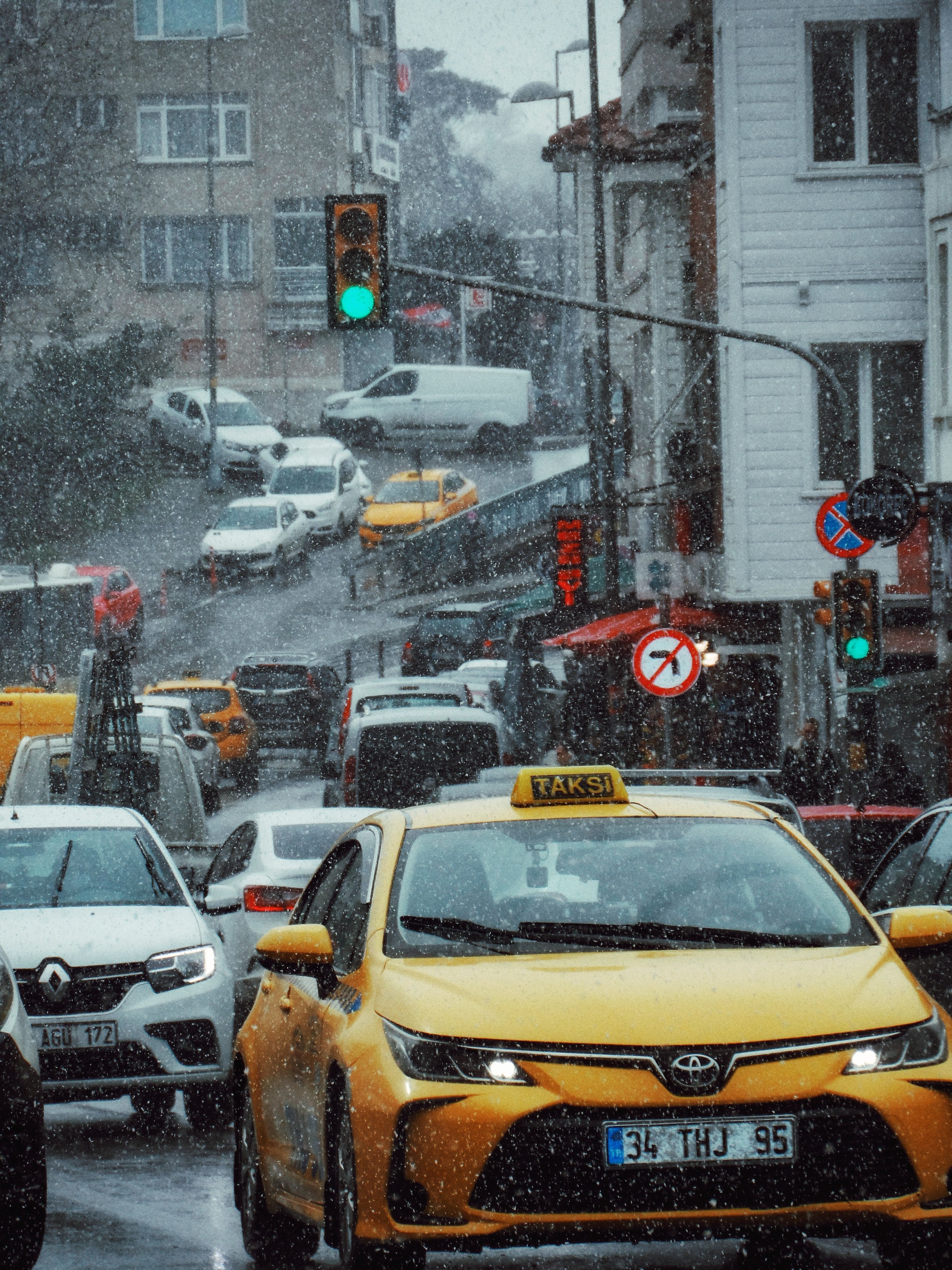 Busy Urban Street Scene in Rainy Weather · Free Stock Photo