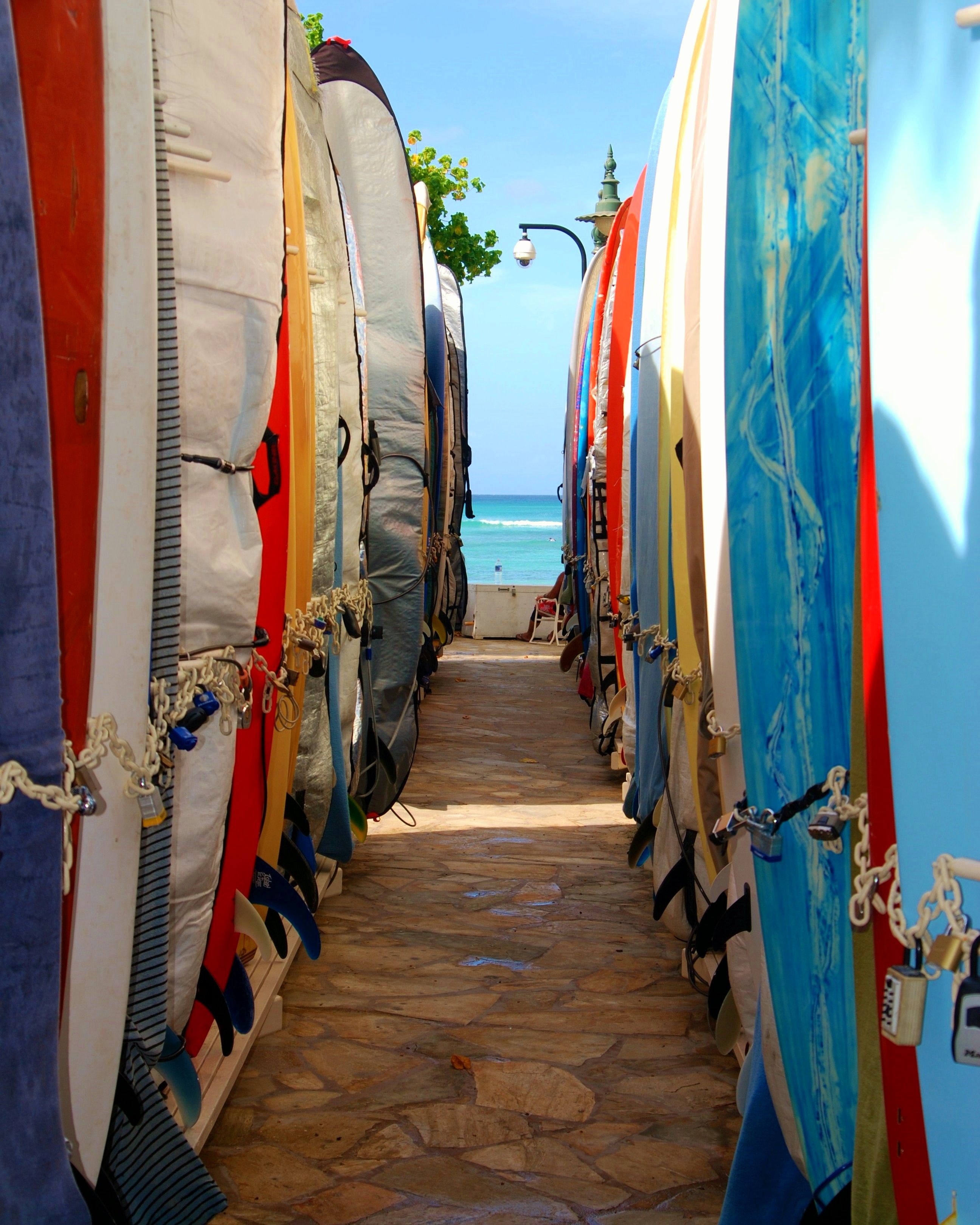 Colorful Surfboards in Waikiki Beach, Honolulu · Free Stock Photo