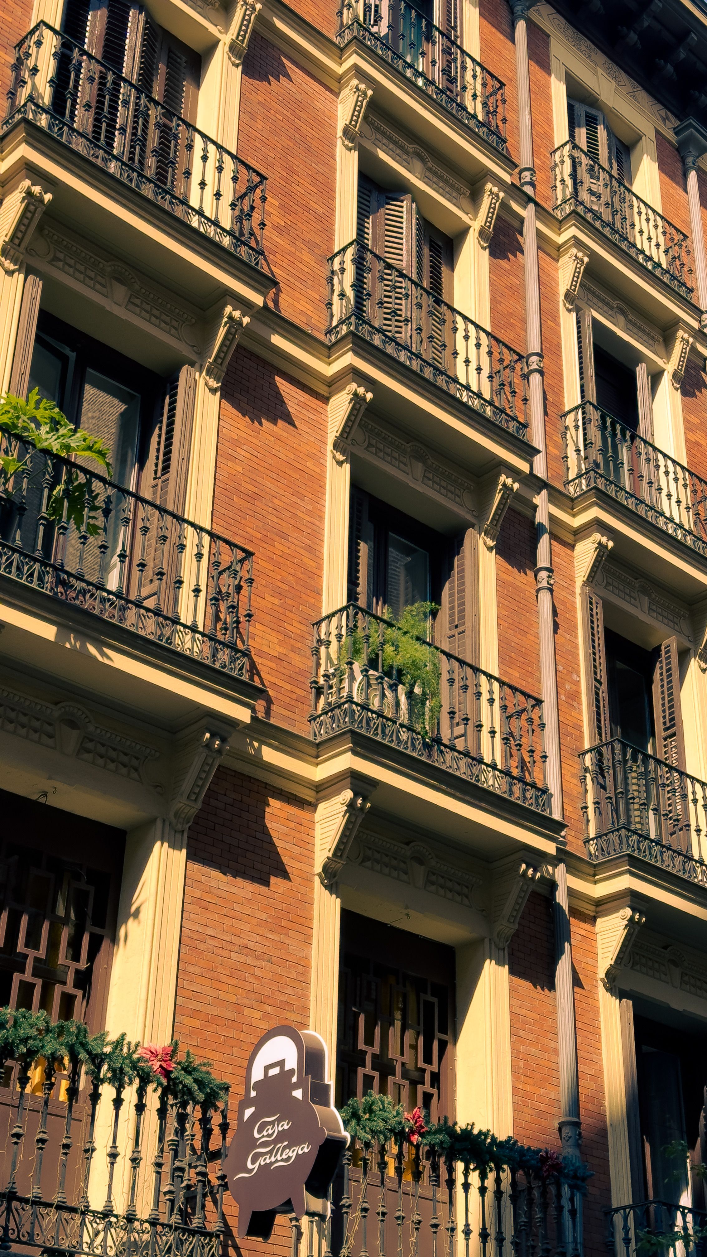 Elegant Historical Building Facade in Porto · Free Stock Photo