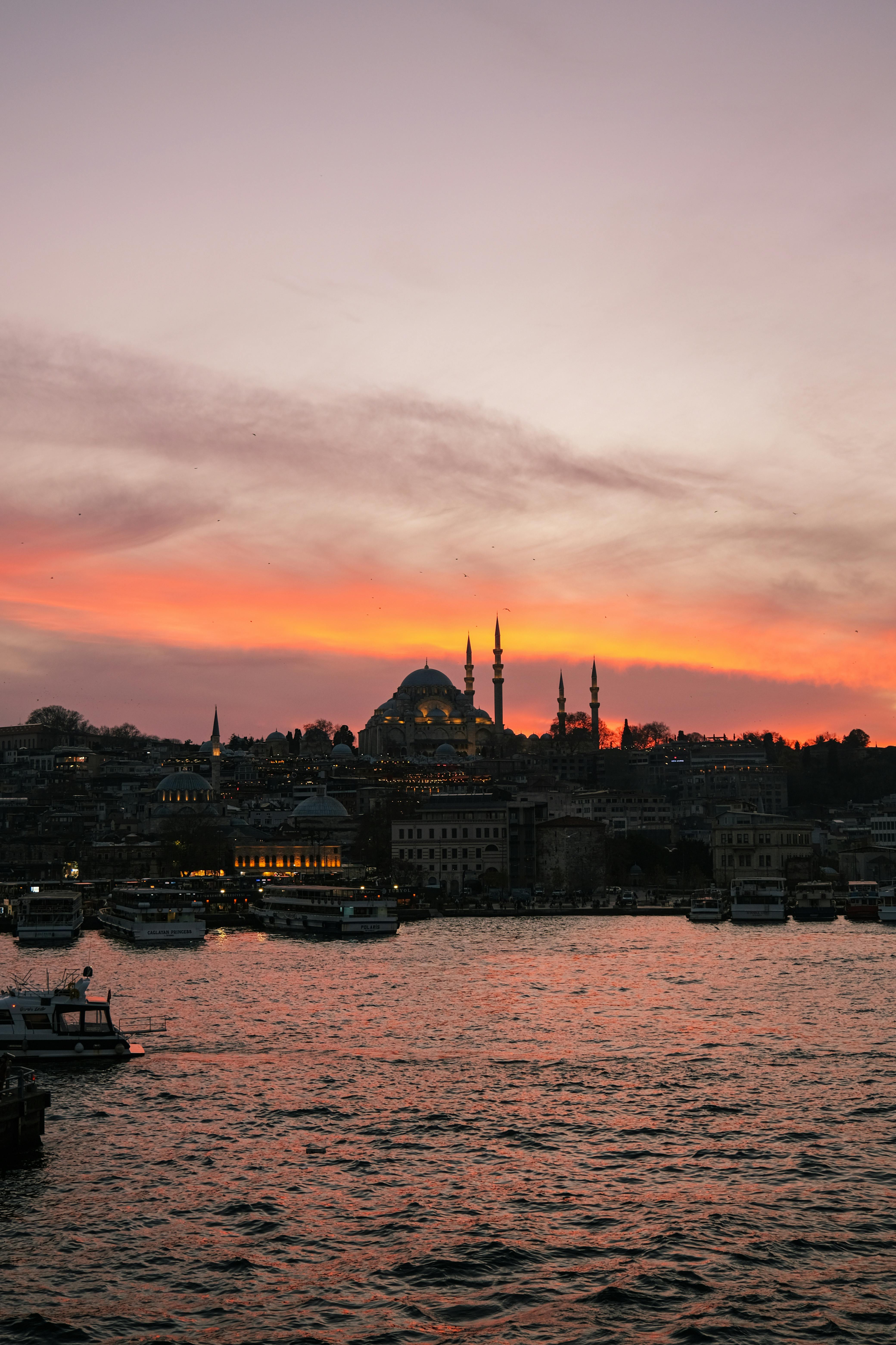 İstanbul'un Simgesel Silüetinin Gün Batımı Manzarası · Ücretsiz Stok ...