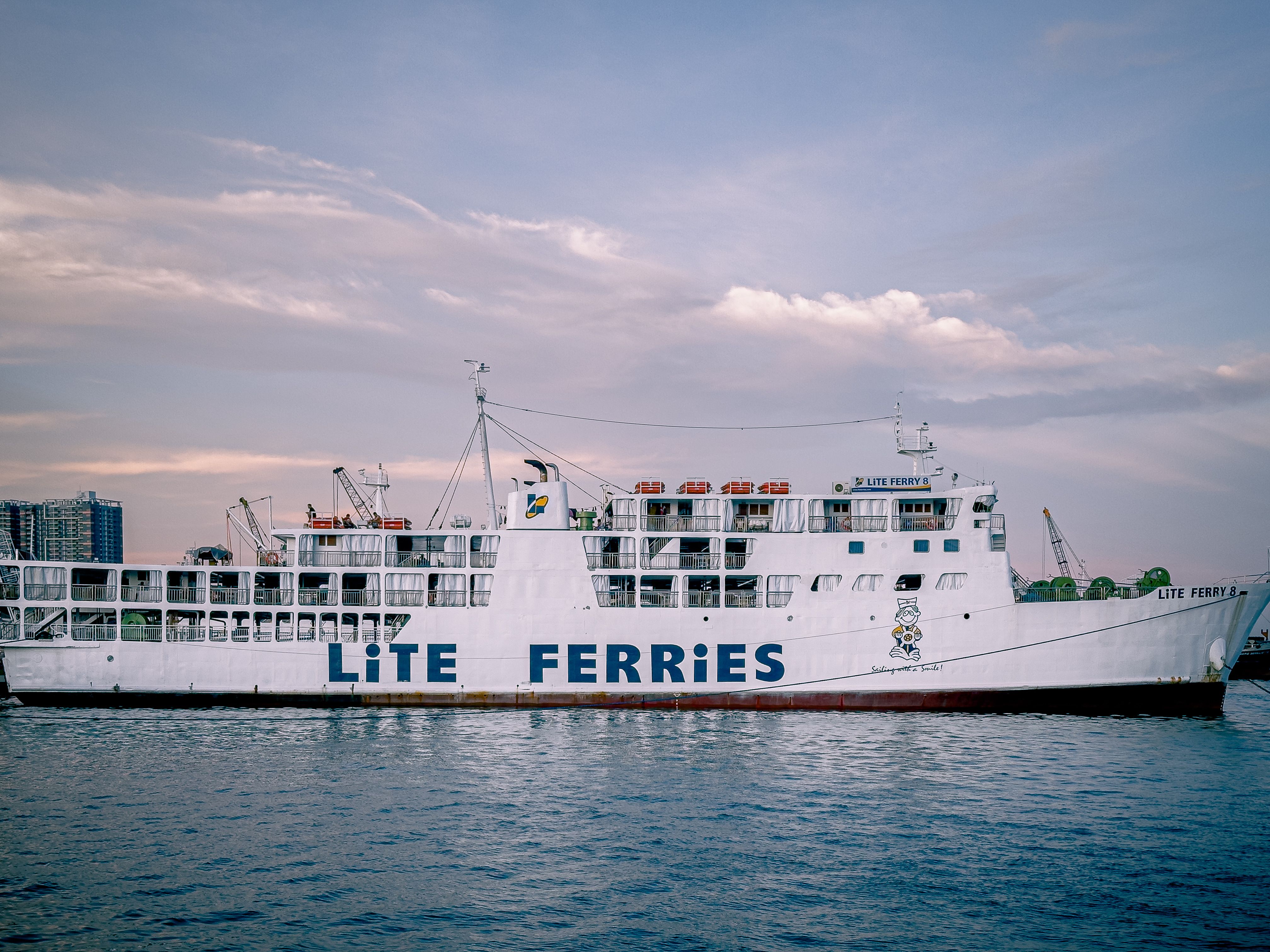 El Ferry Lite Atracó En La Ciudad De Cebú, Filipinas · Foto de stock ...