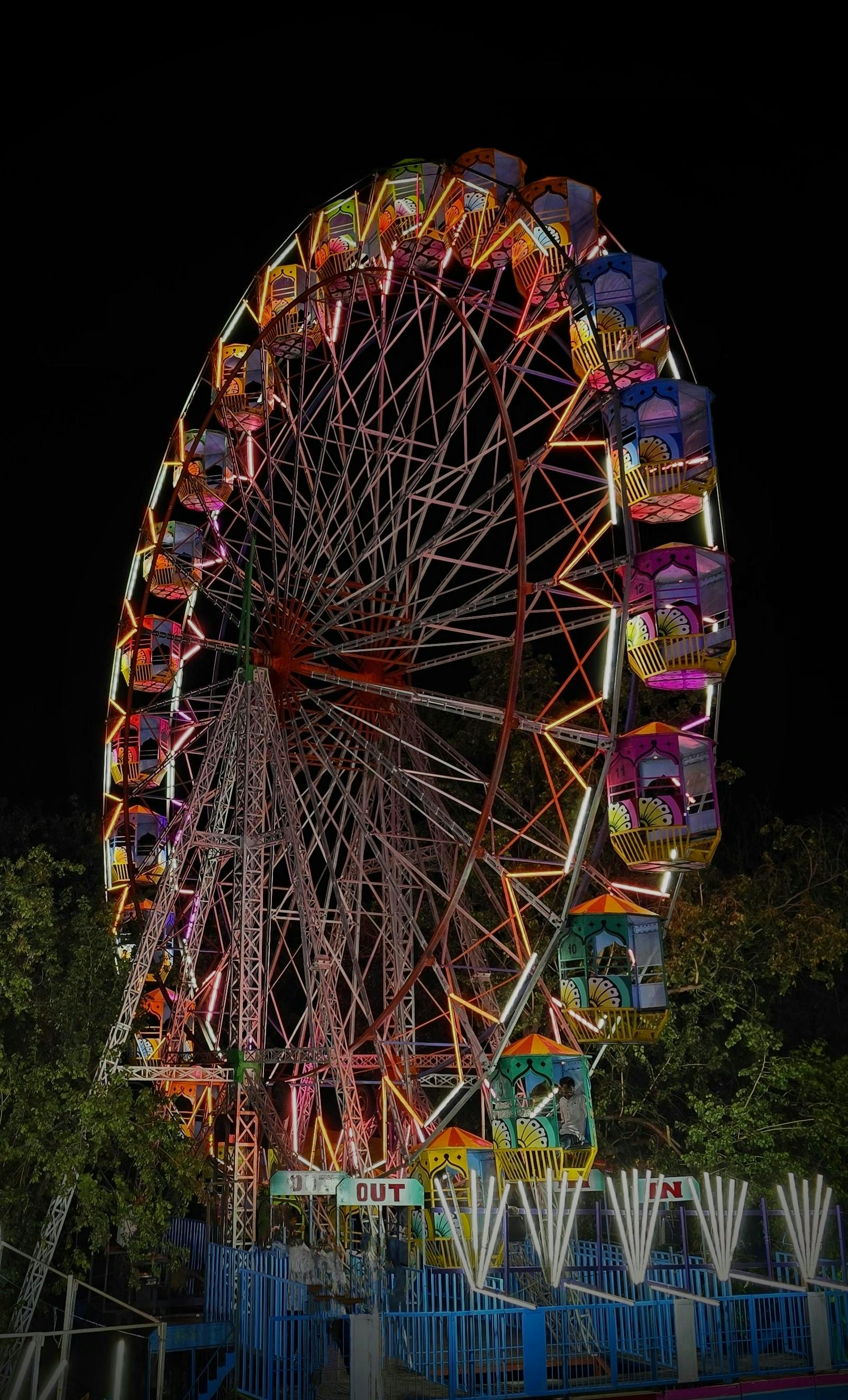 Steel Wool Amusement Park Ride · Free Stock Photo