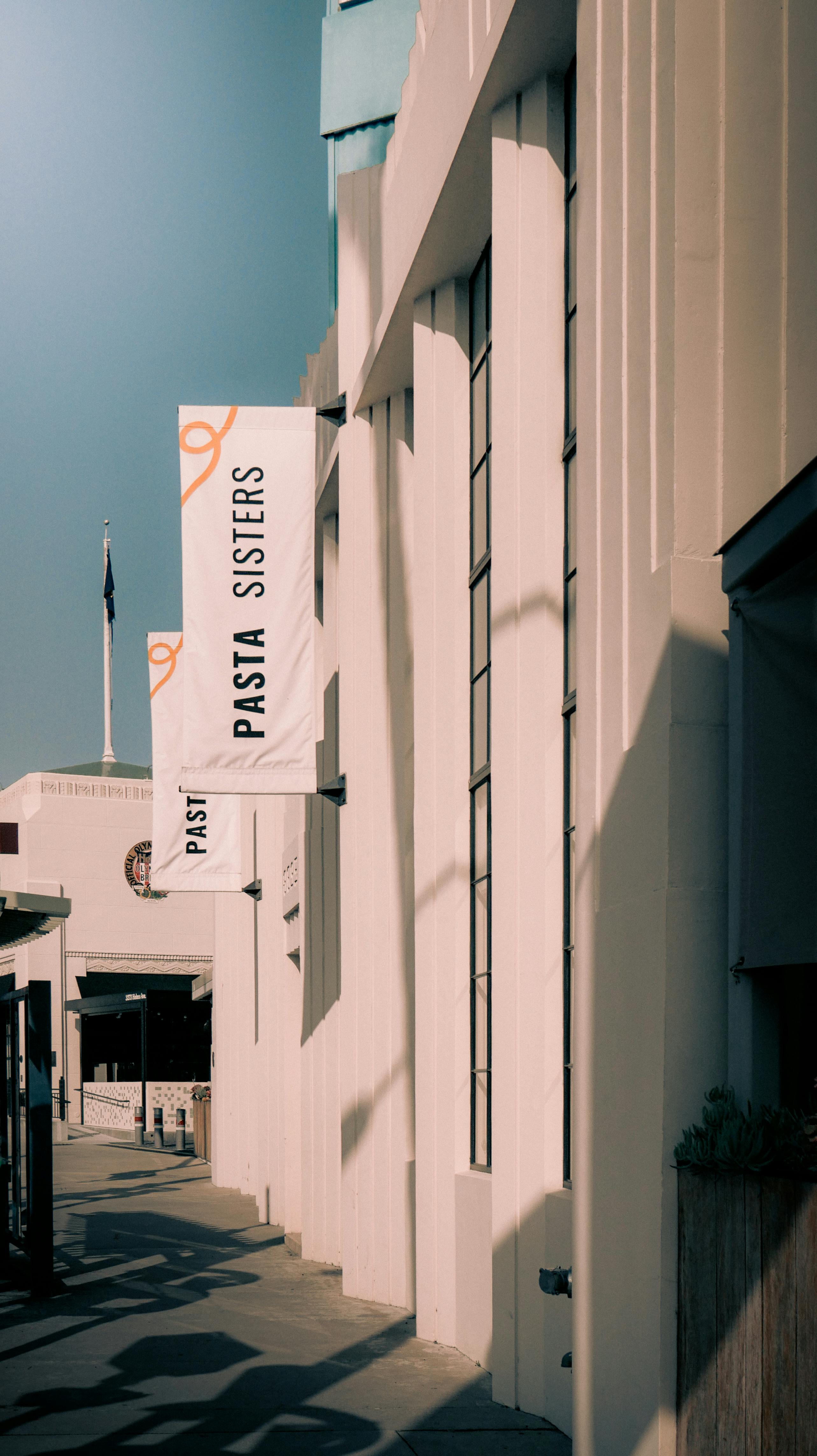 Charming Los Angeles Street with Pasta Sisters Signage · Free Stock Photo