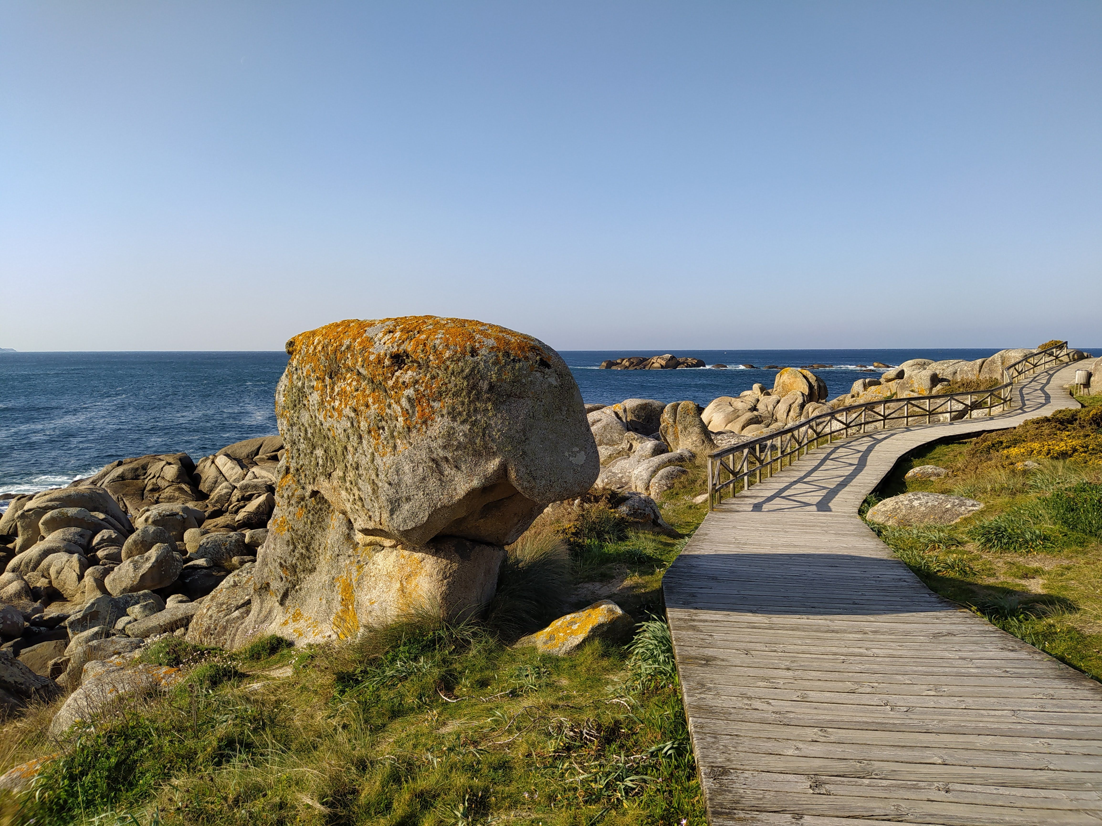 Coastal Boardwalk with Scenic Rock Formations · Free Stock Photo