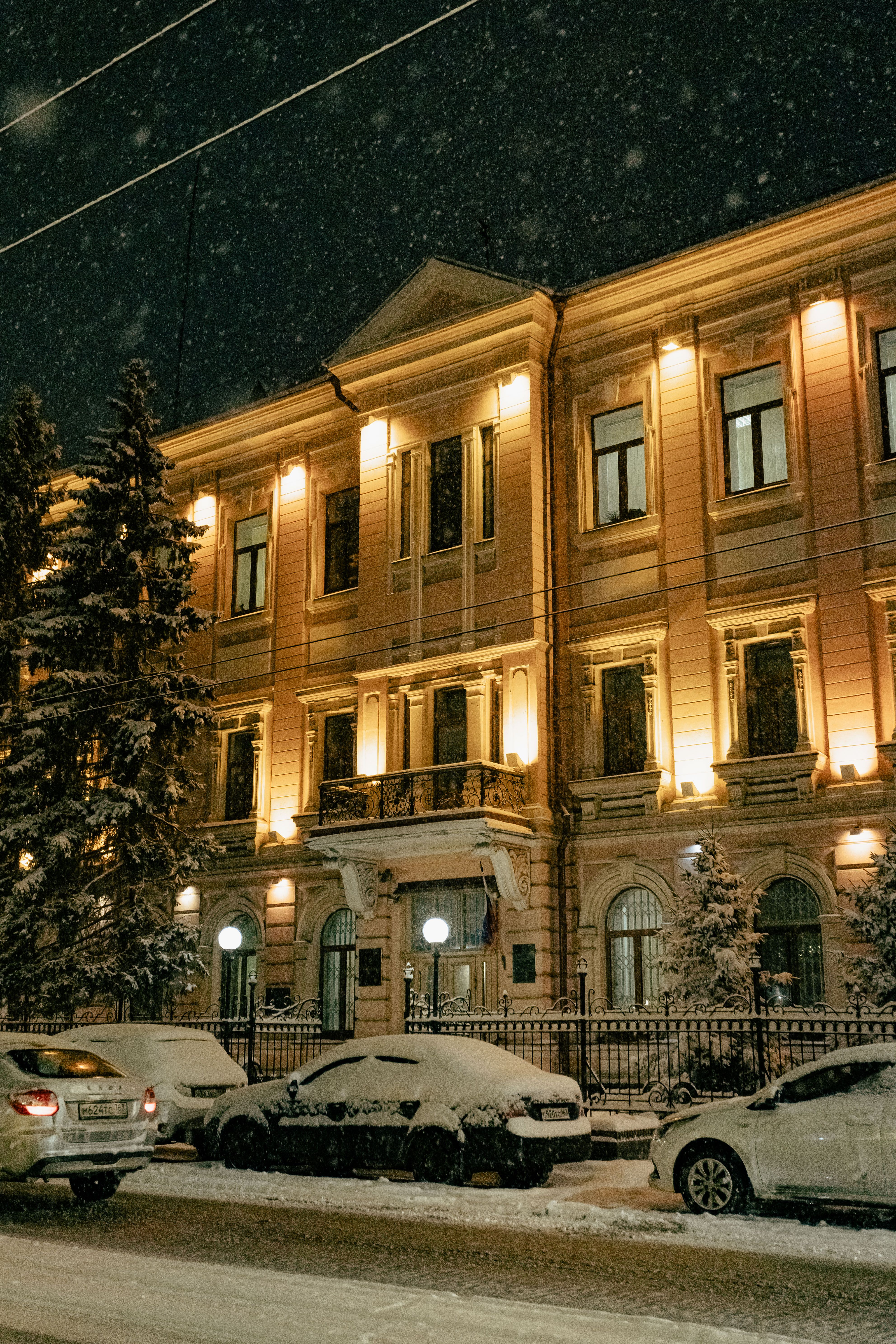 Snow-Covered Historic Building at Night · Free Stock Photo