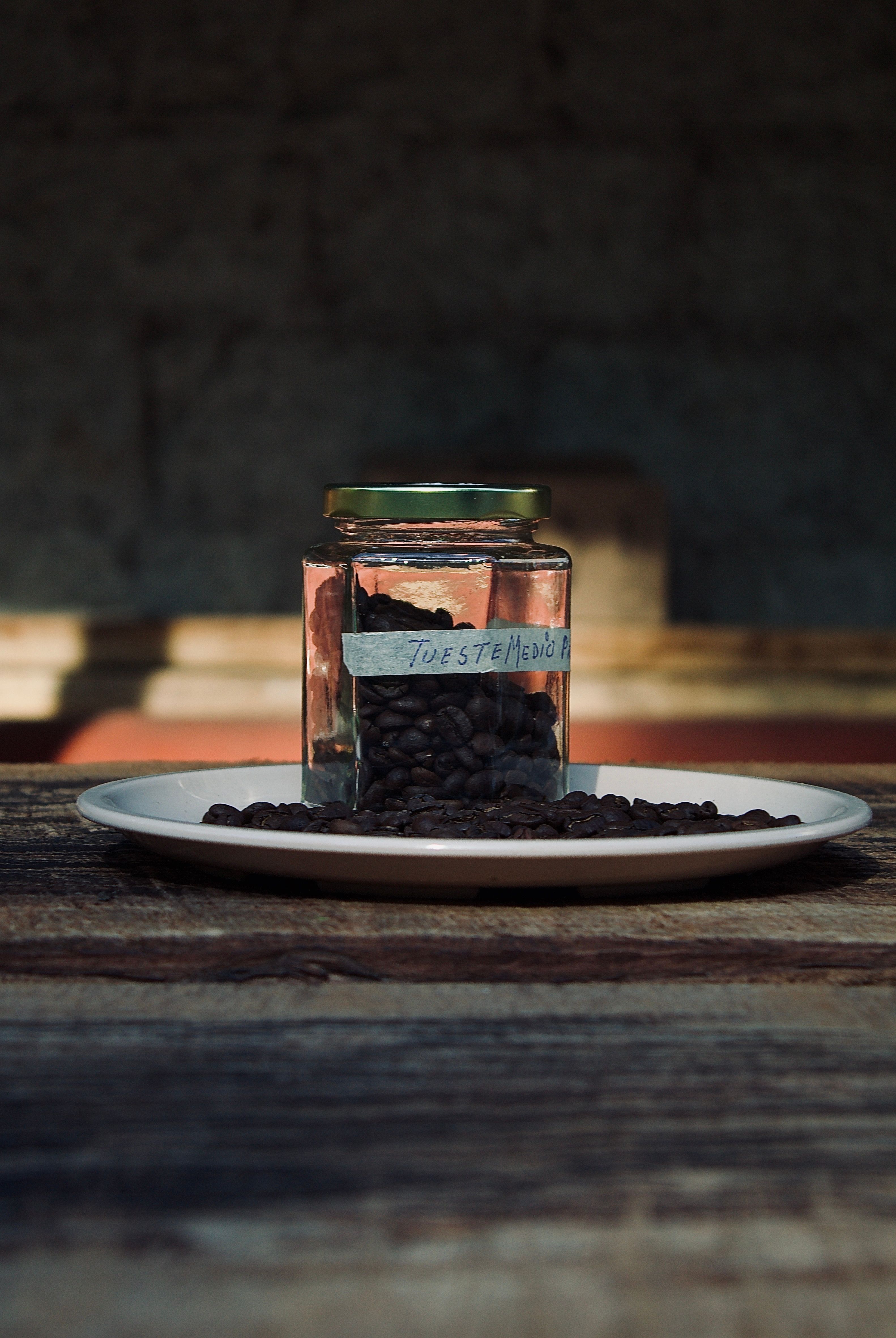 Tarro Rústico De Granos De Café Sobre Una Mesa De Madera · Foto de ...