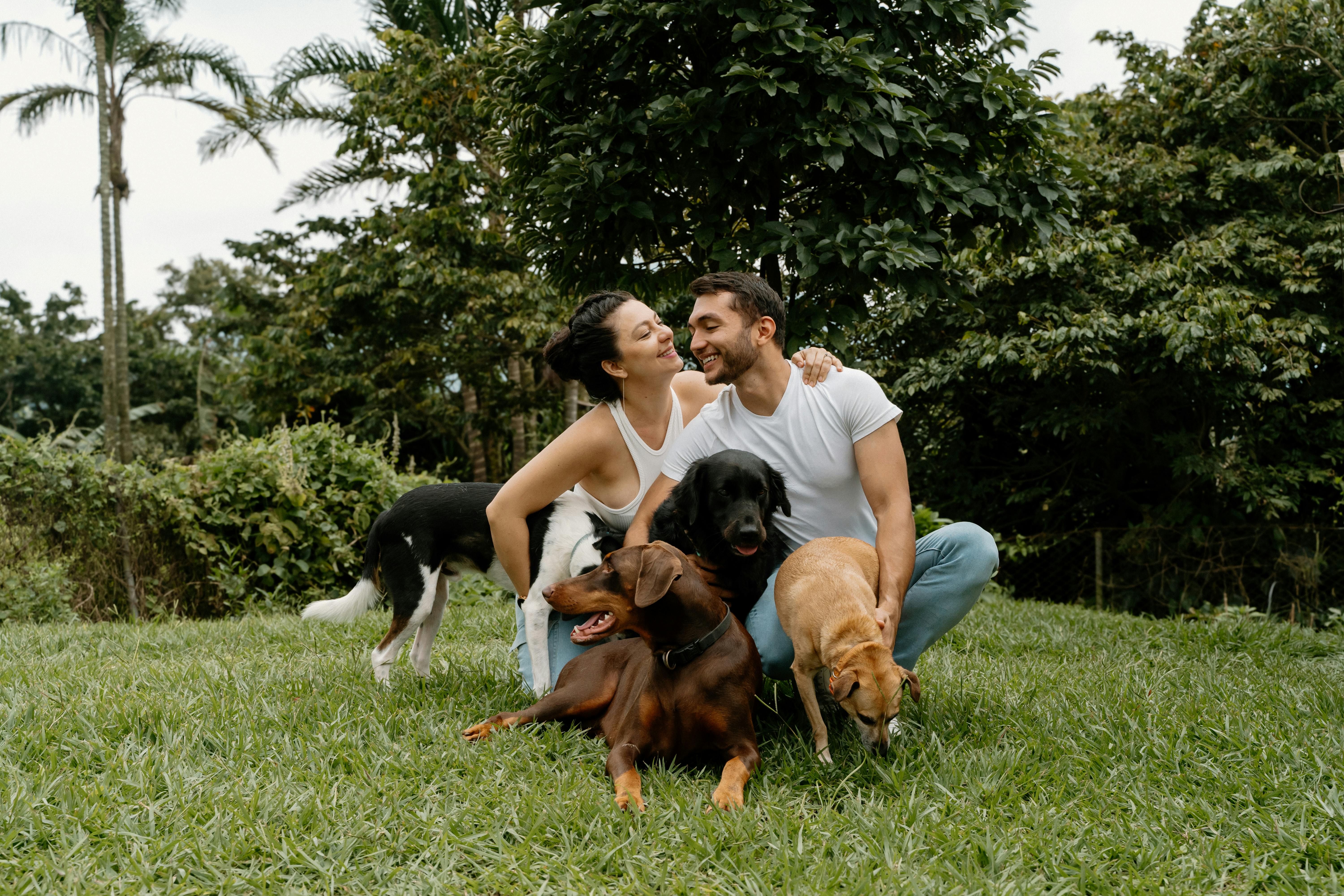 Joyful Couple with Dogs in Costa Rican Nature · Free Stock Photo