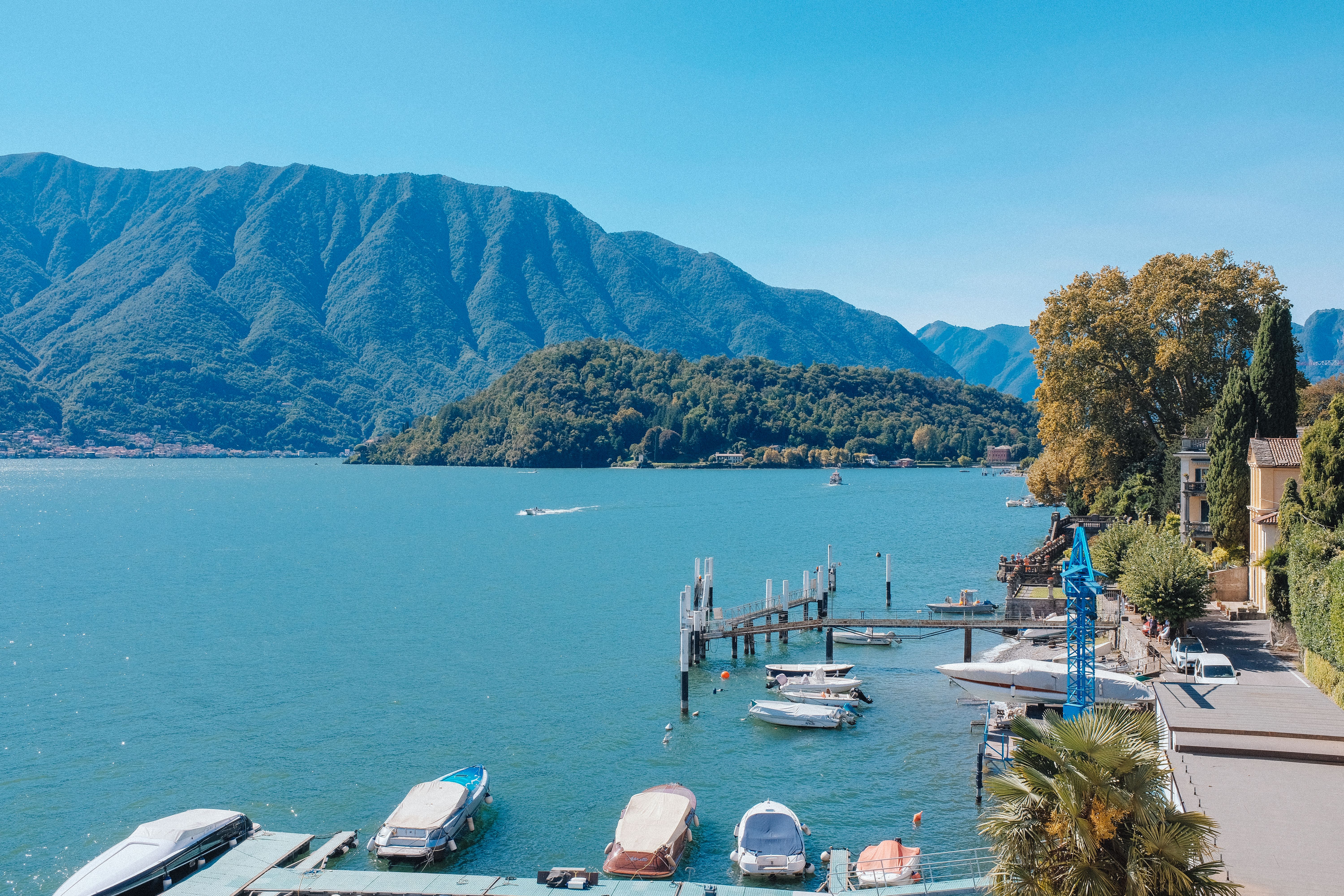 Scenic Lake Como View with Boats and Mountains · Free Stock Photo
