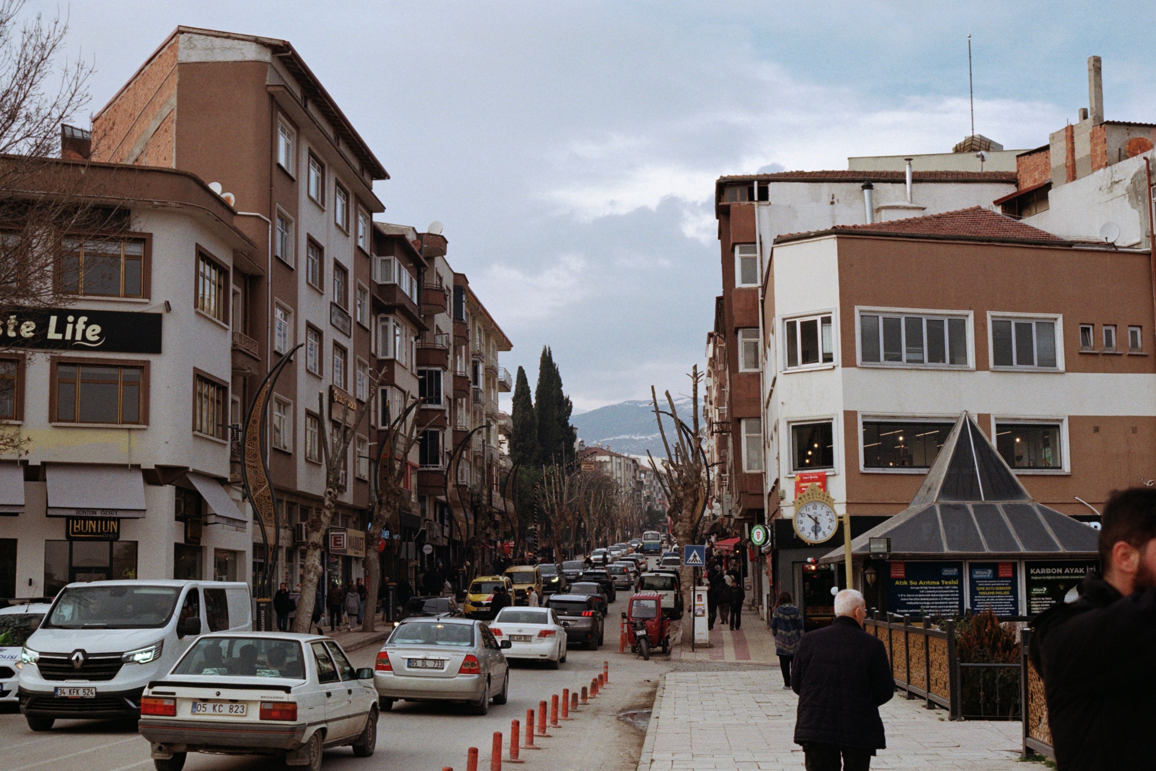 Bustling Daytime Street Scene with Urban Architecture · Free Stock Photo