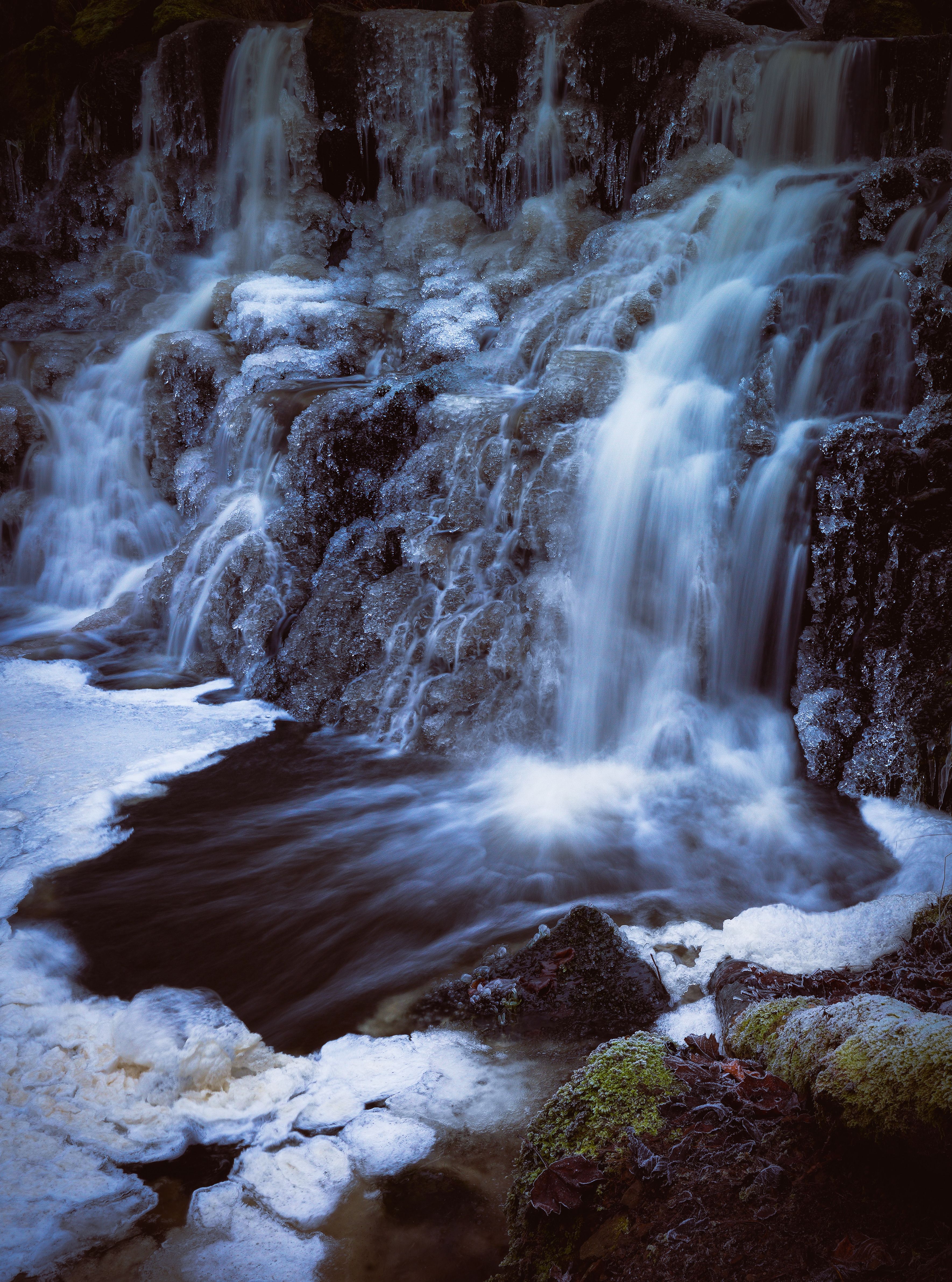 Scenic Winter Waterfall with Frozen Elements · Free Stock Photo
