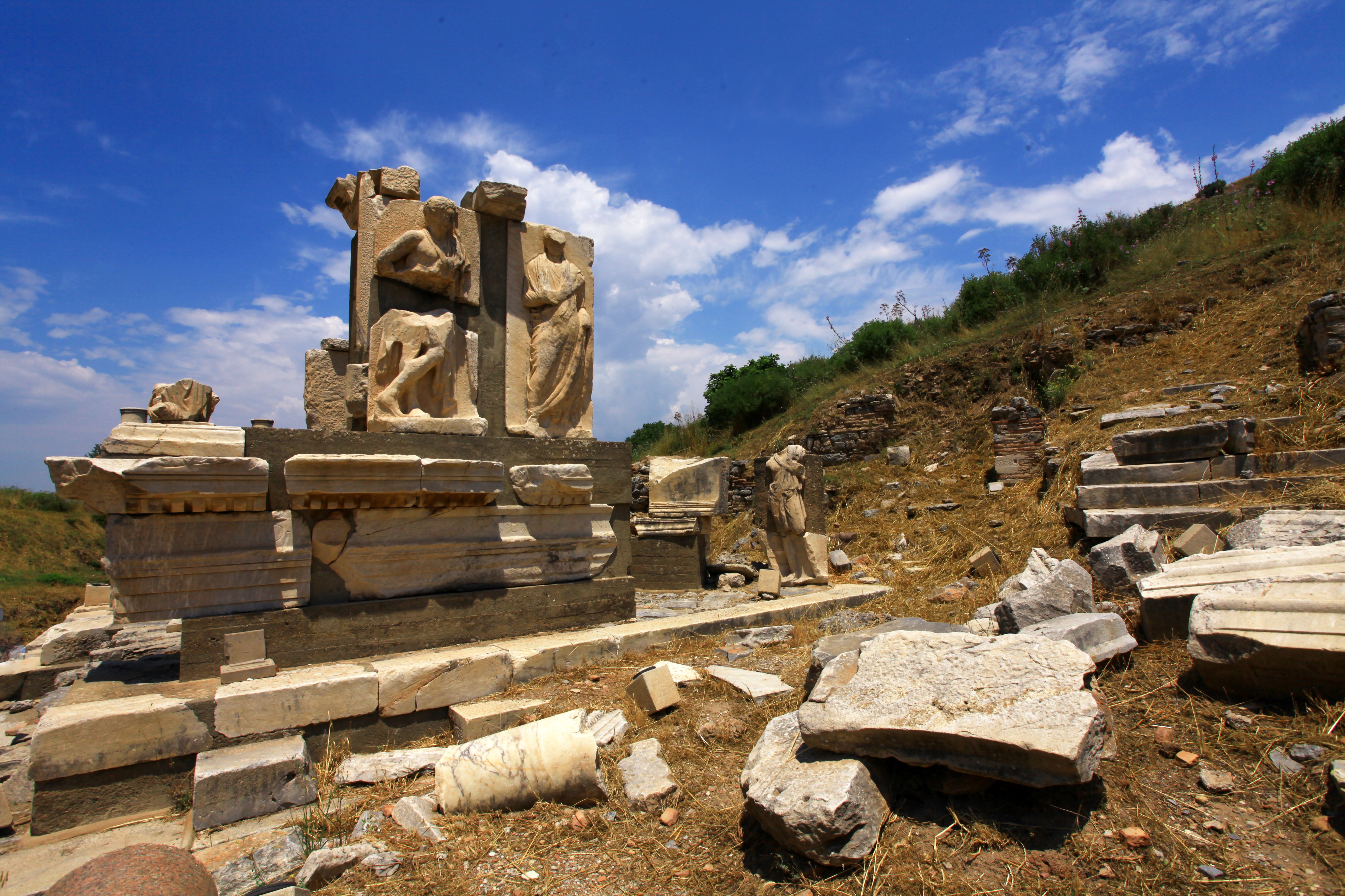 Ancient Ruins Under a Clear Blue Sky · Free Stock Photo