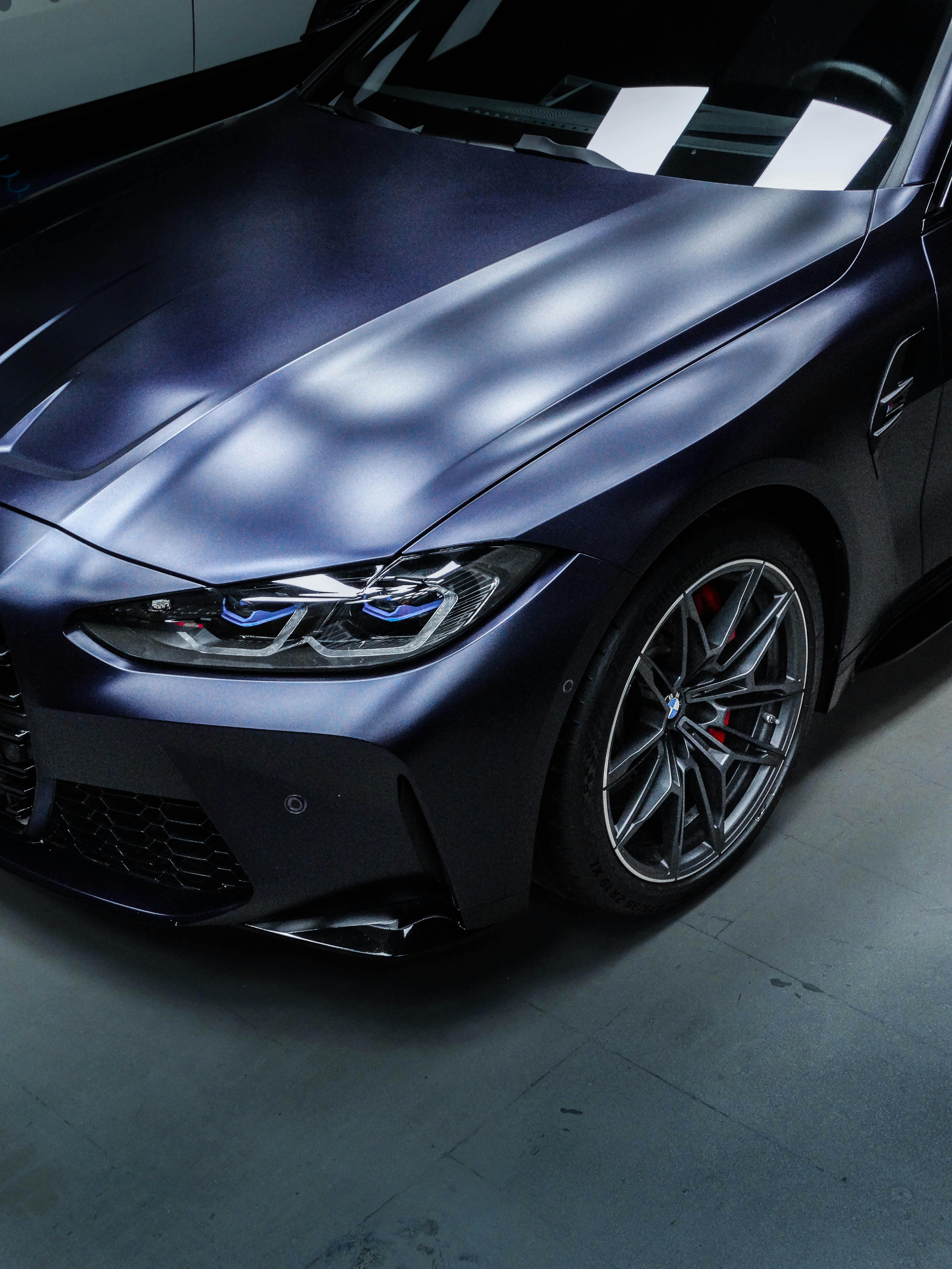 Mobil Sport Mewah Bmw M4 Yang Elegan Di Garasi Ankara · Foto Stok Gratis