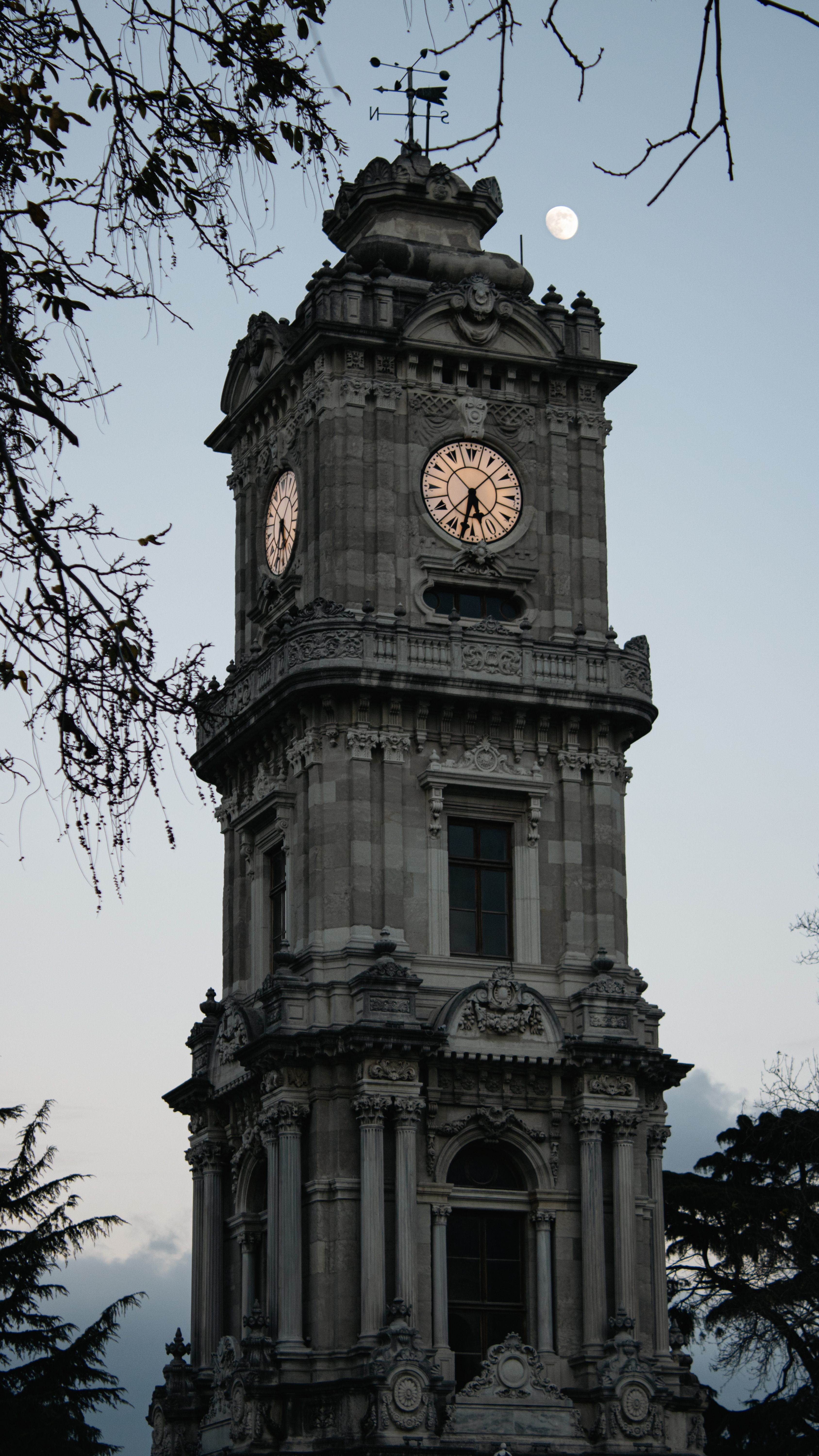 Dolmabahçe Clock Tower at Twilight in Istanbul · Free Stock Photo