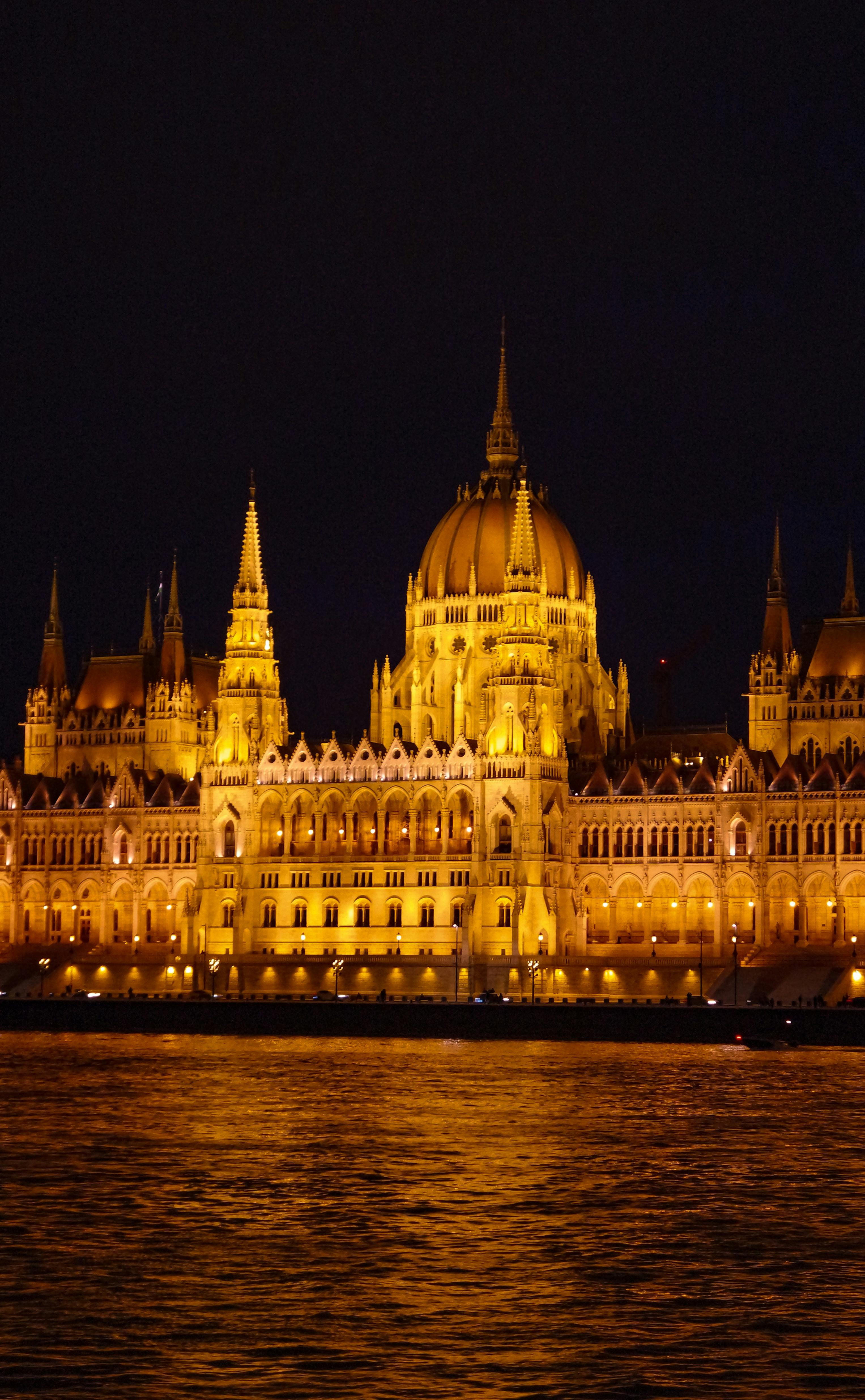 Bâtiment Du Parlement Hongrois La Nuit · Photo gratuite