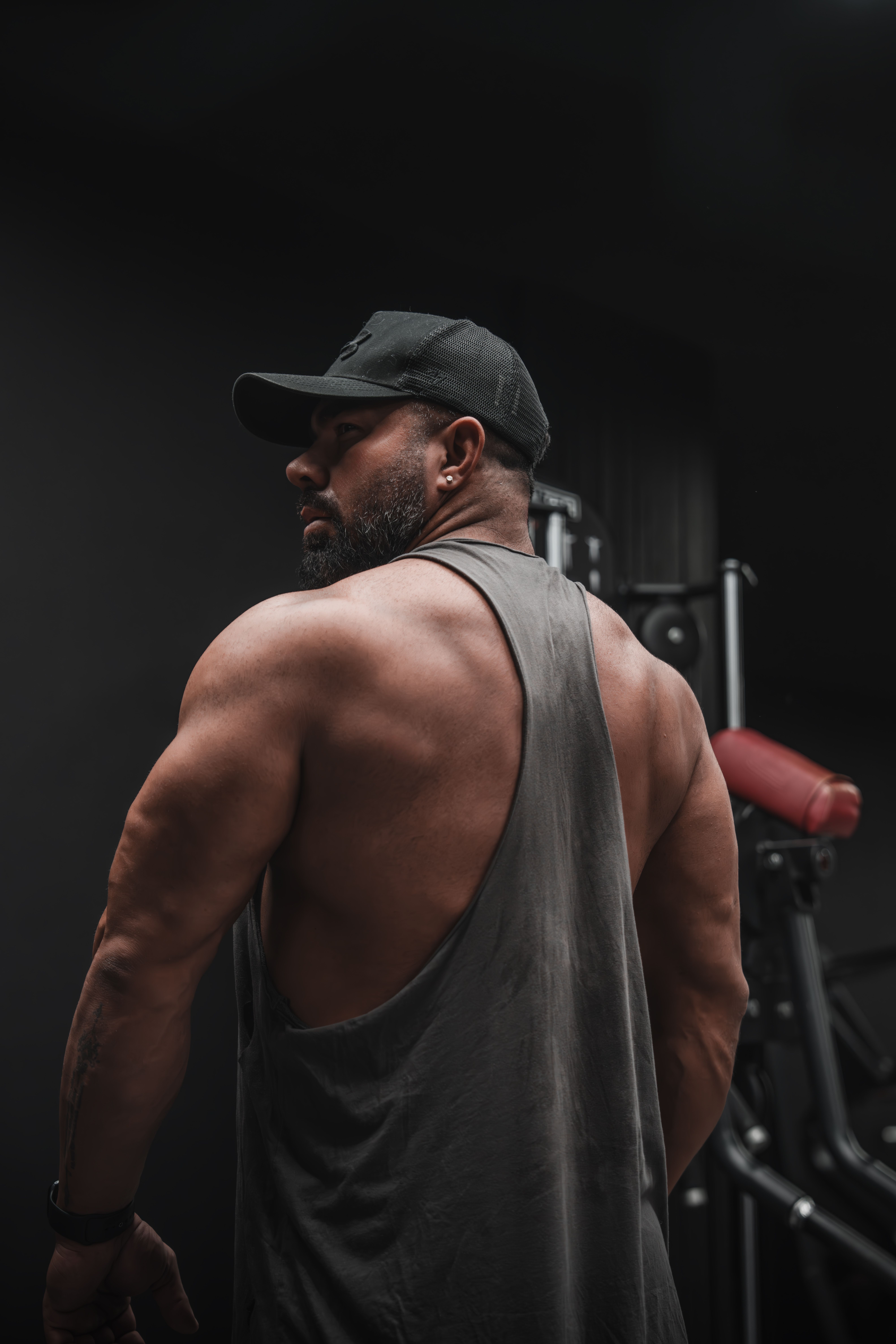 Muscular Man Posing in Gym for Bodybuilding · Free Stock Photo
