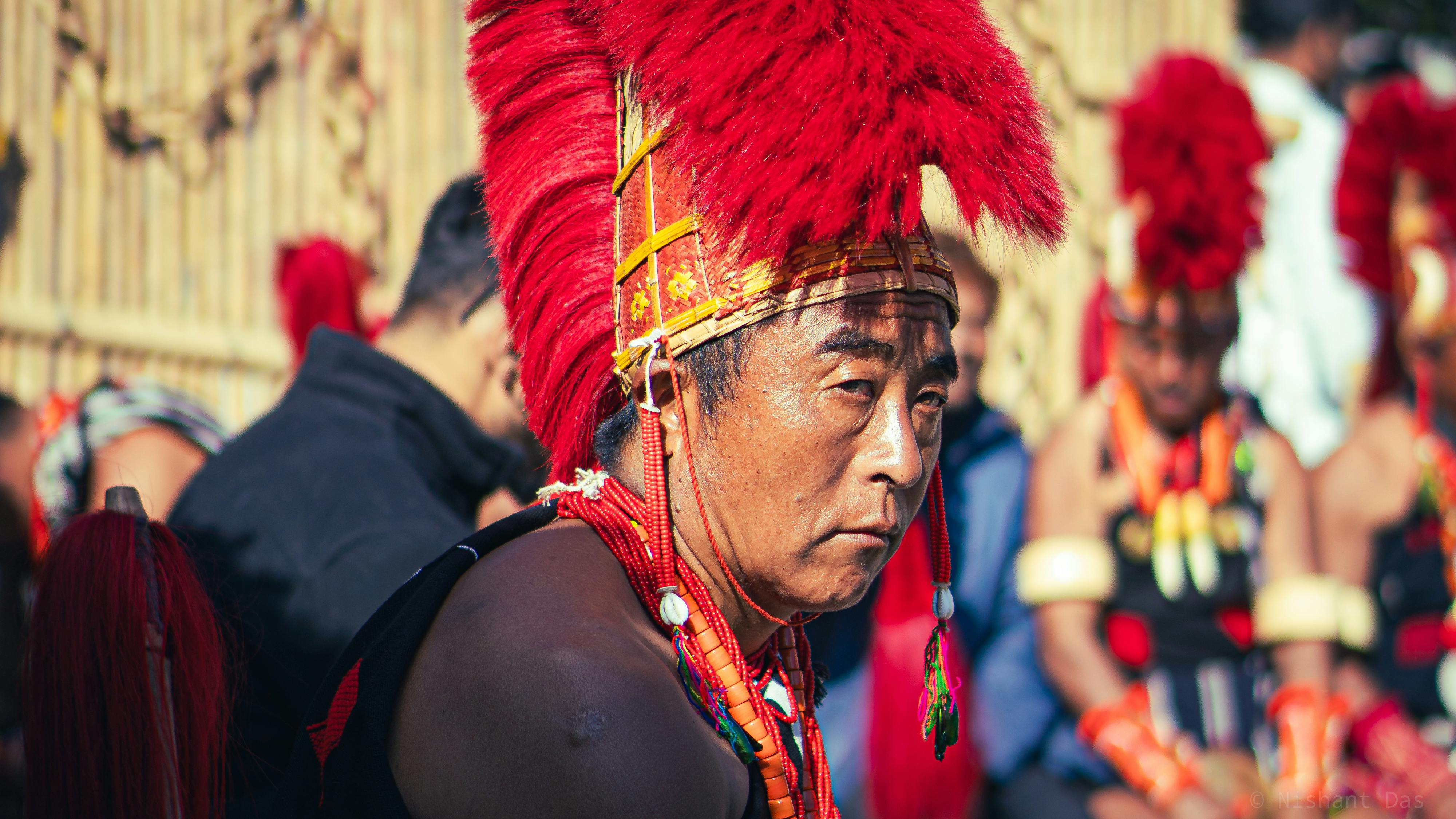 Homem Tribal Em Seu Traje Tradicional No Festival De Calau · Foto ...
