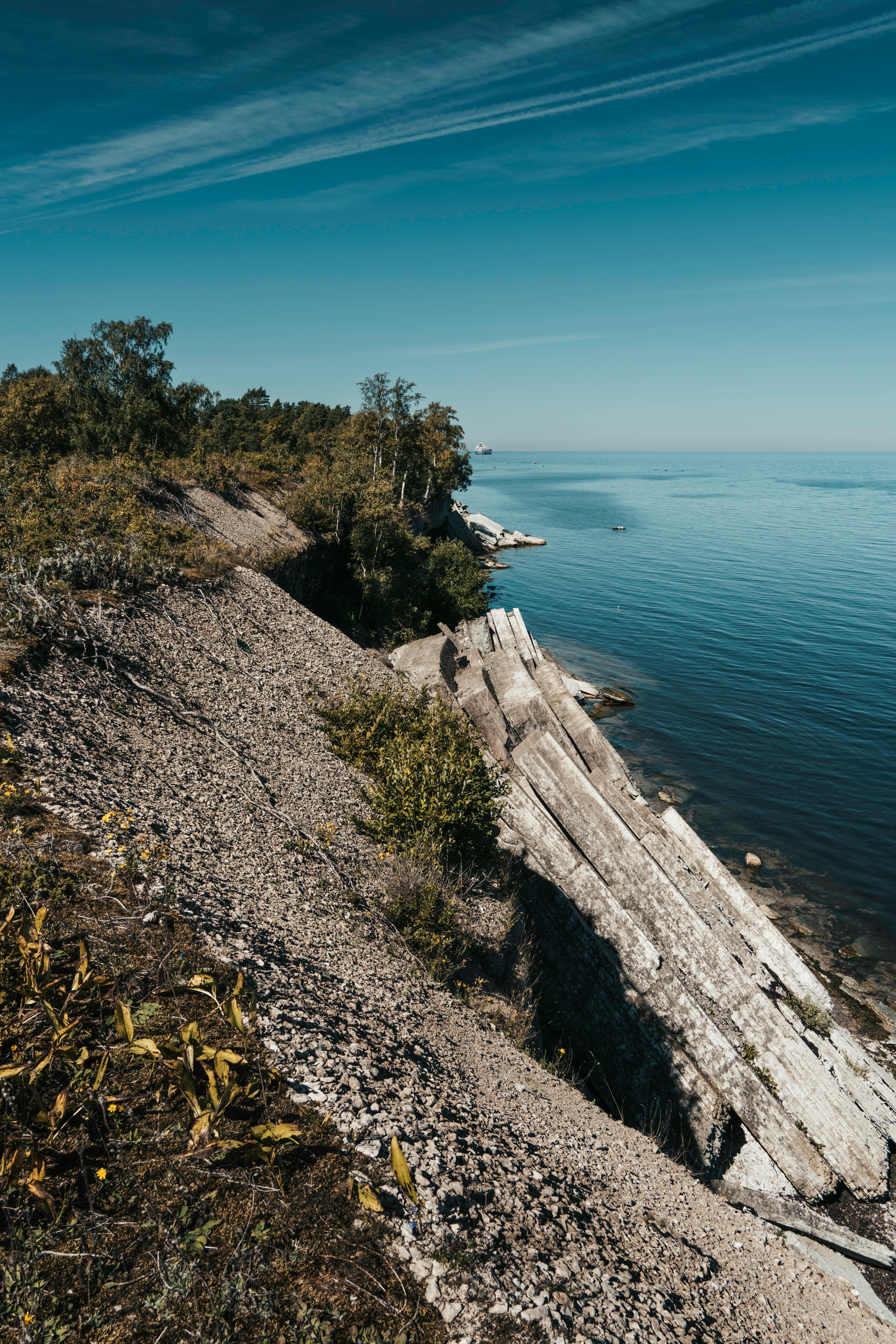 Dramatic Coastal Cliffside in Estonia · Free Stock Photo