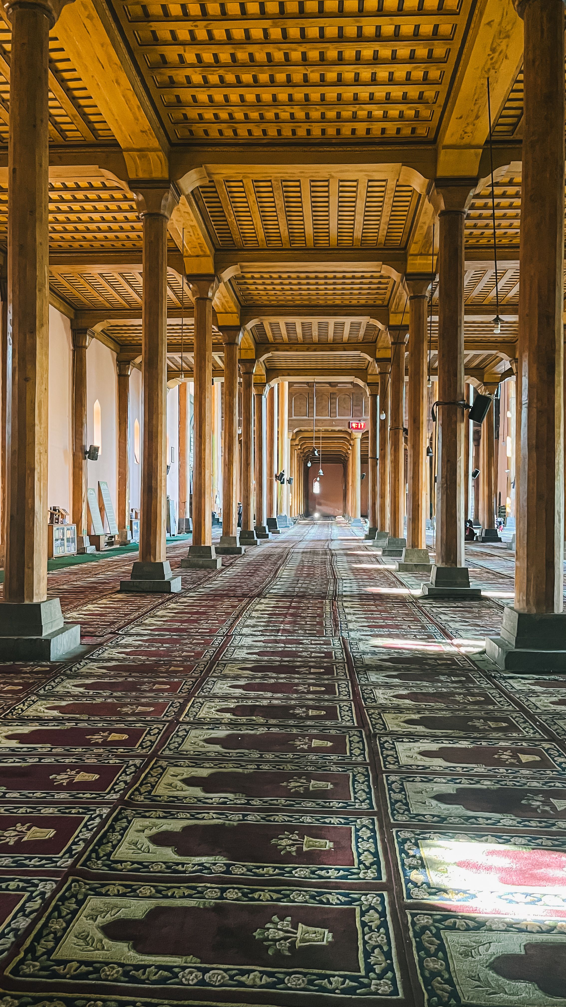 Serene Interior of Majestic Mosque with Pillars · Free Stock Photo