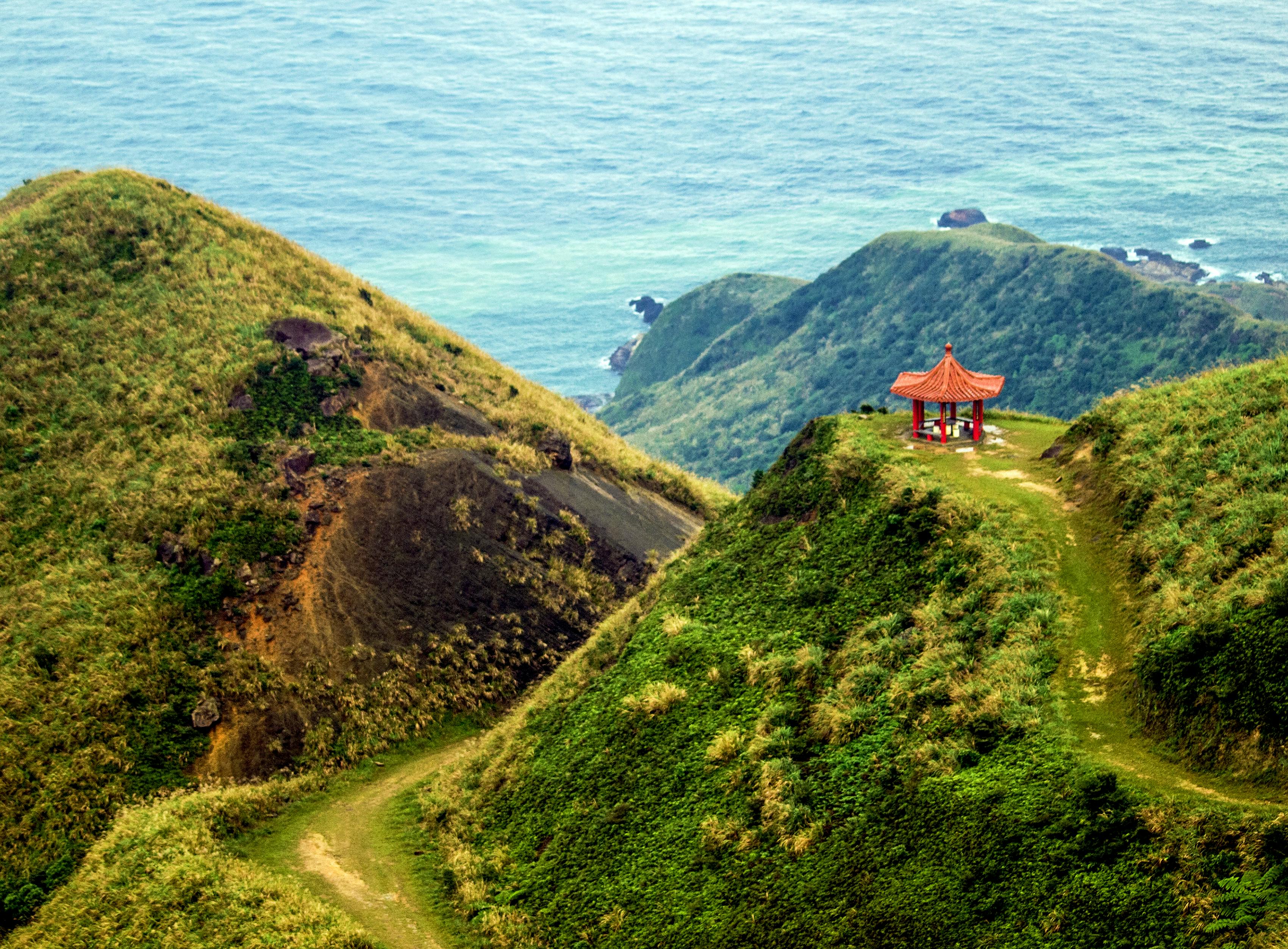 Scenic View of Teapot Mountain Gazebo in Taiwan · Free Stock Photo