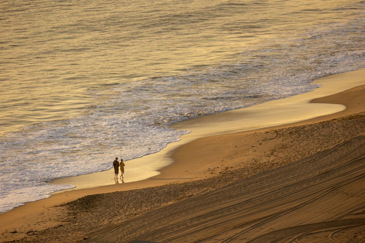 Couple Beach Sunset Photos, Download The BEST Free Couple Beach Sunset ...