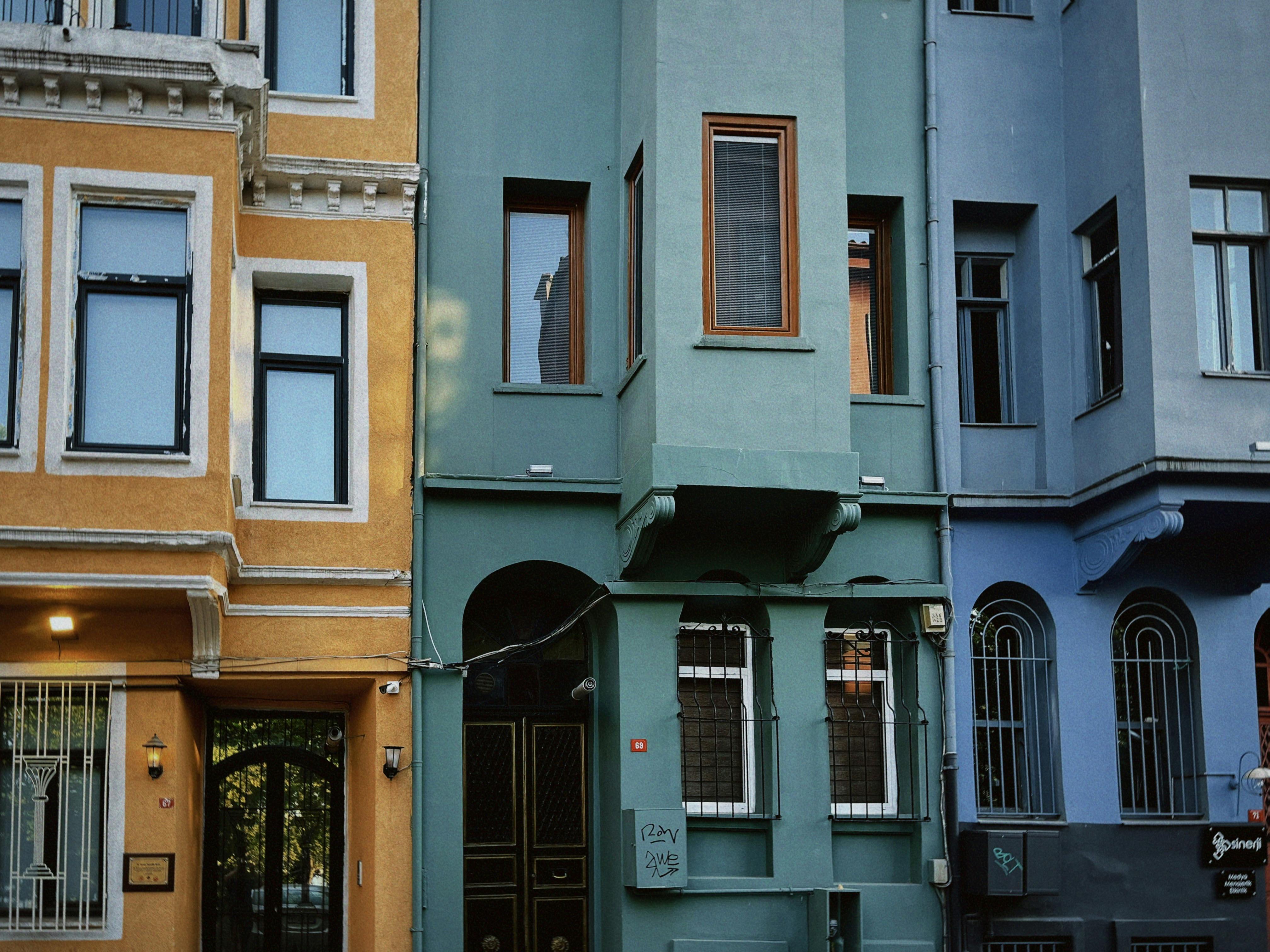 Colorful urban facades showcasing diverse architecture · Free Stock Photo