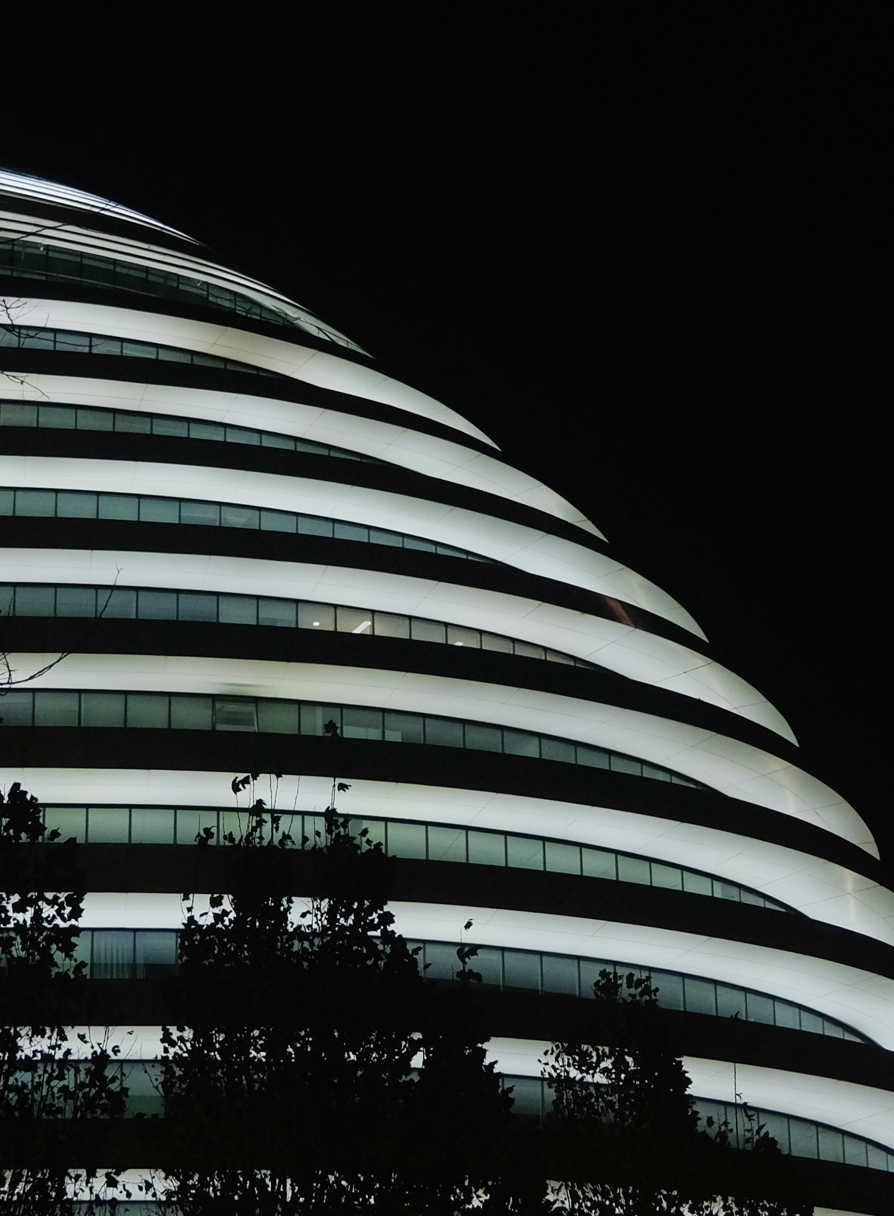 Modern Architecture at Night: Illuminated Curves · Free Stock Photo