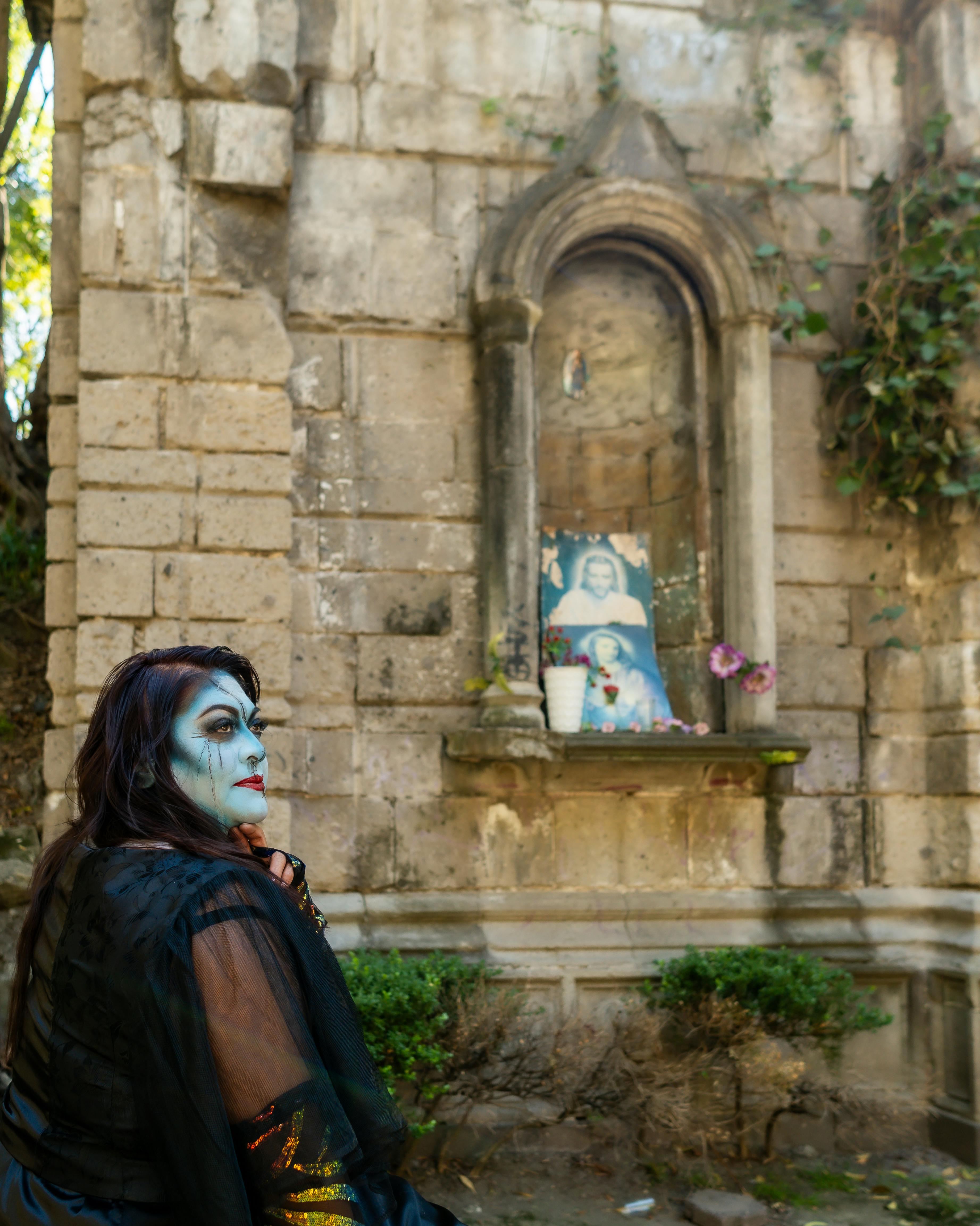Surreal Portrait in Historic Ciudad de México Setting · Free Stock Photo