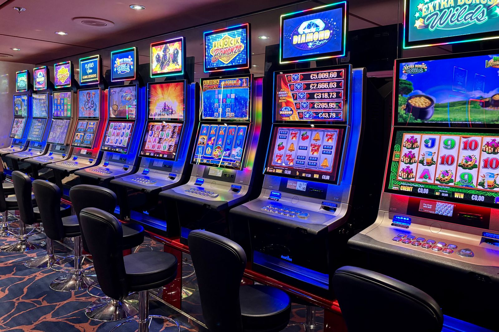 Slot Machines Photos, Download The BEST Free Slot Machines Stock Photos ...