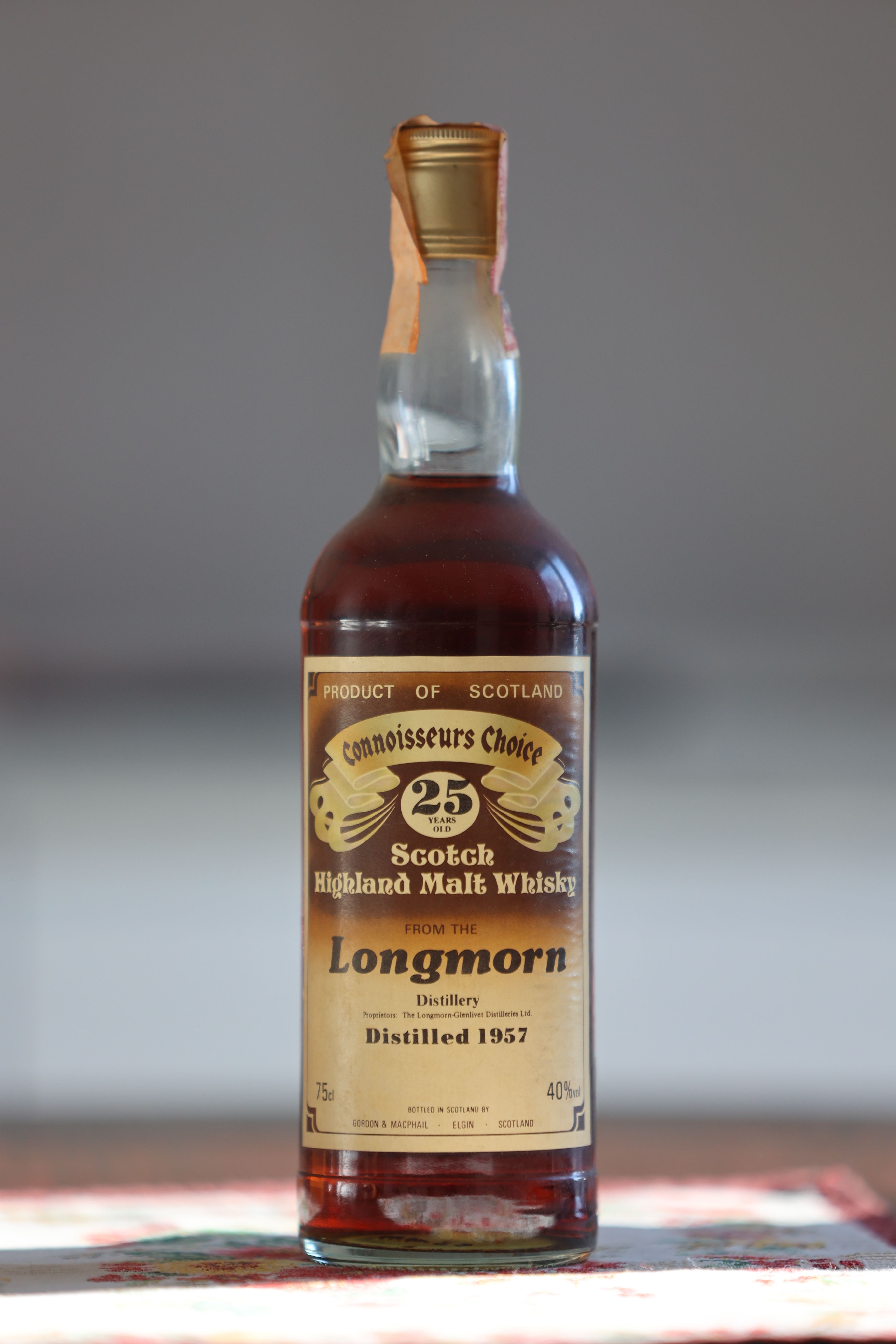 Garrafa De Uísque Escocês Longmorn Vintage De 25 Anos · Foto ...