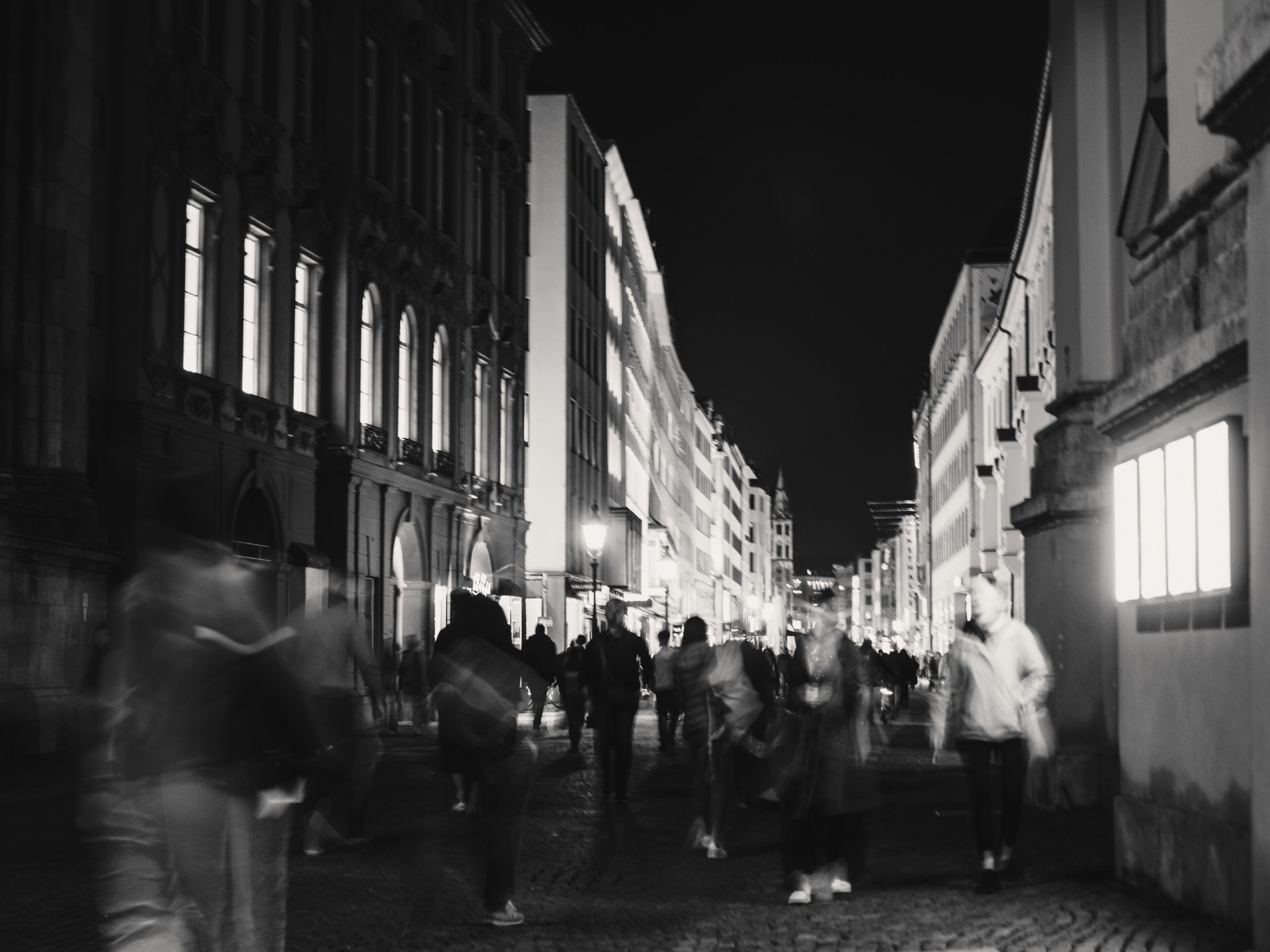 Night Street Scene in Munich with Motion Blur · Free Stock Photo