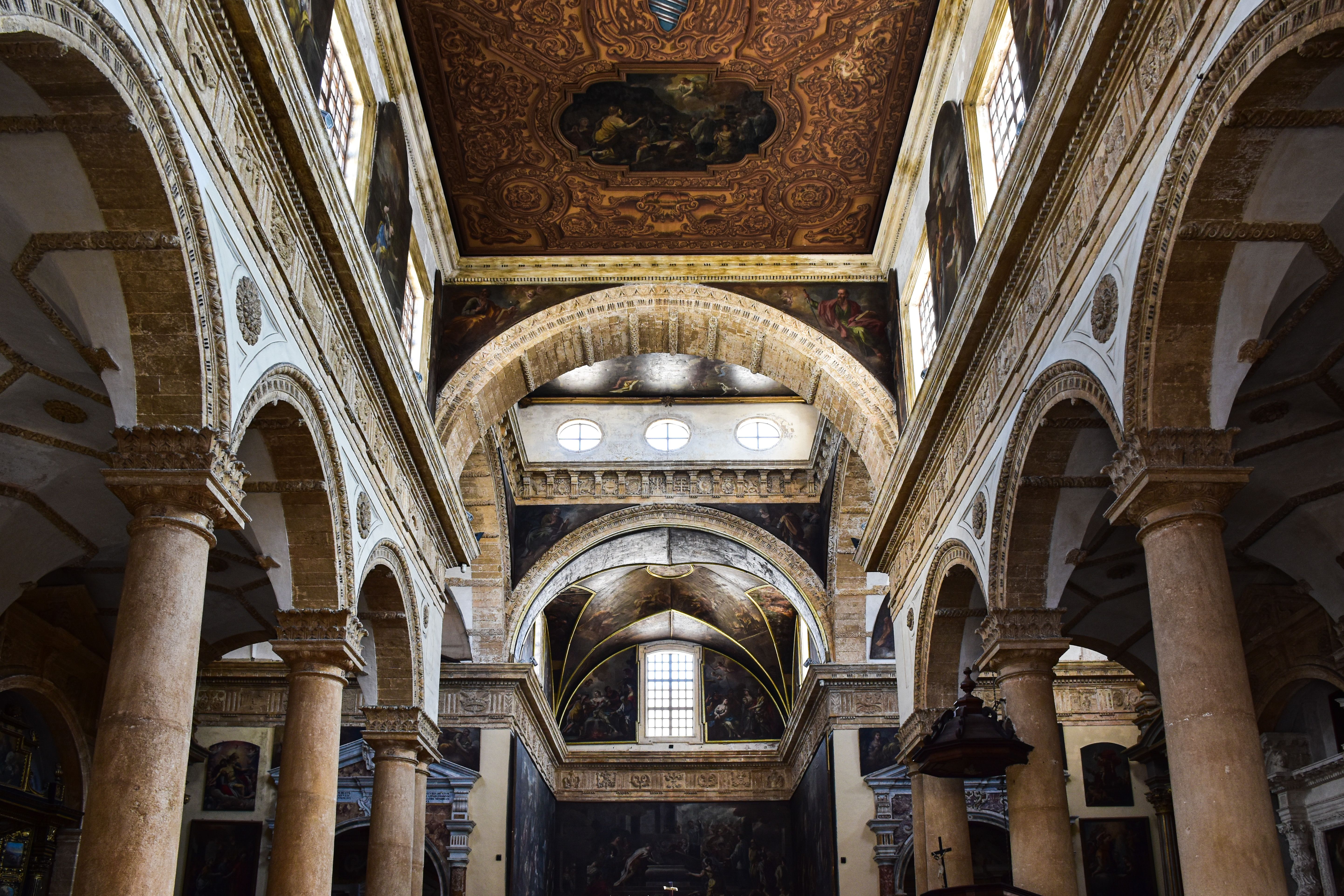 Stunning Interior of Historic Italian Church · Free Stock Photo