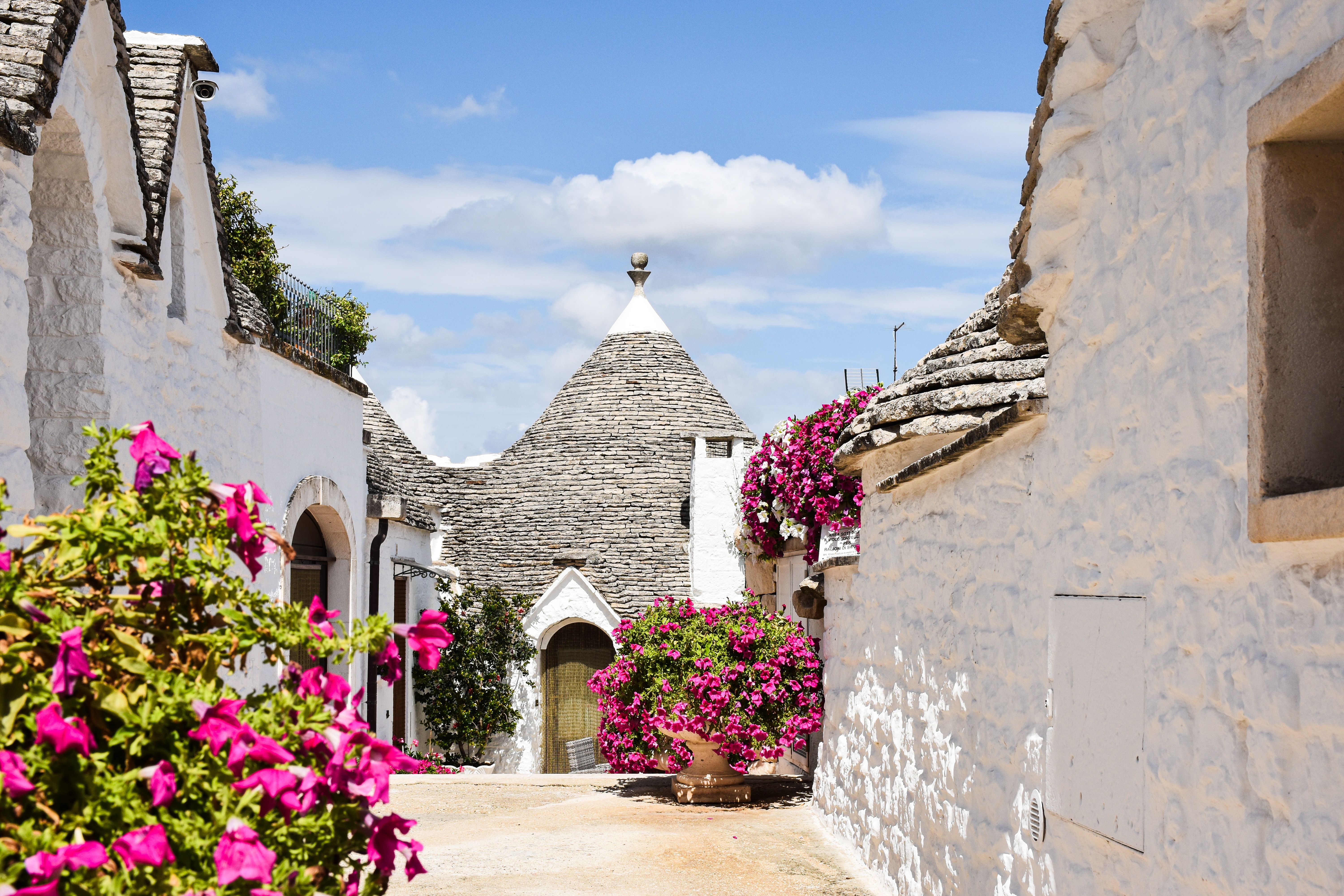 Trullo Houses in Alberobello, Italy · Free Stock Photo