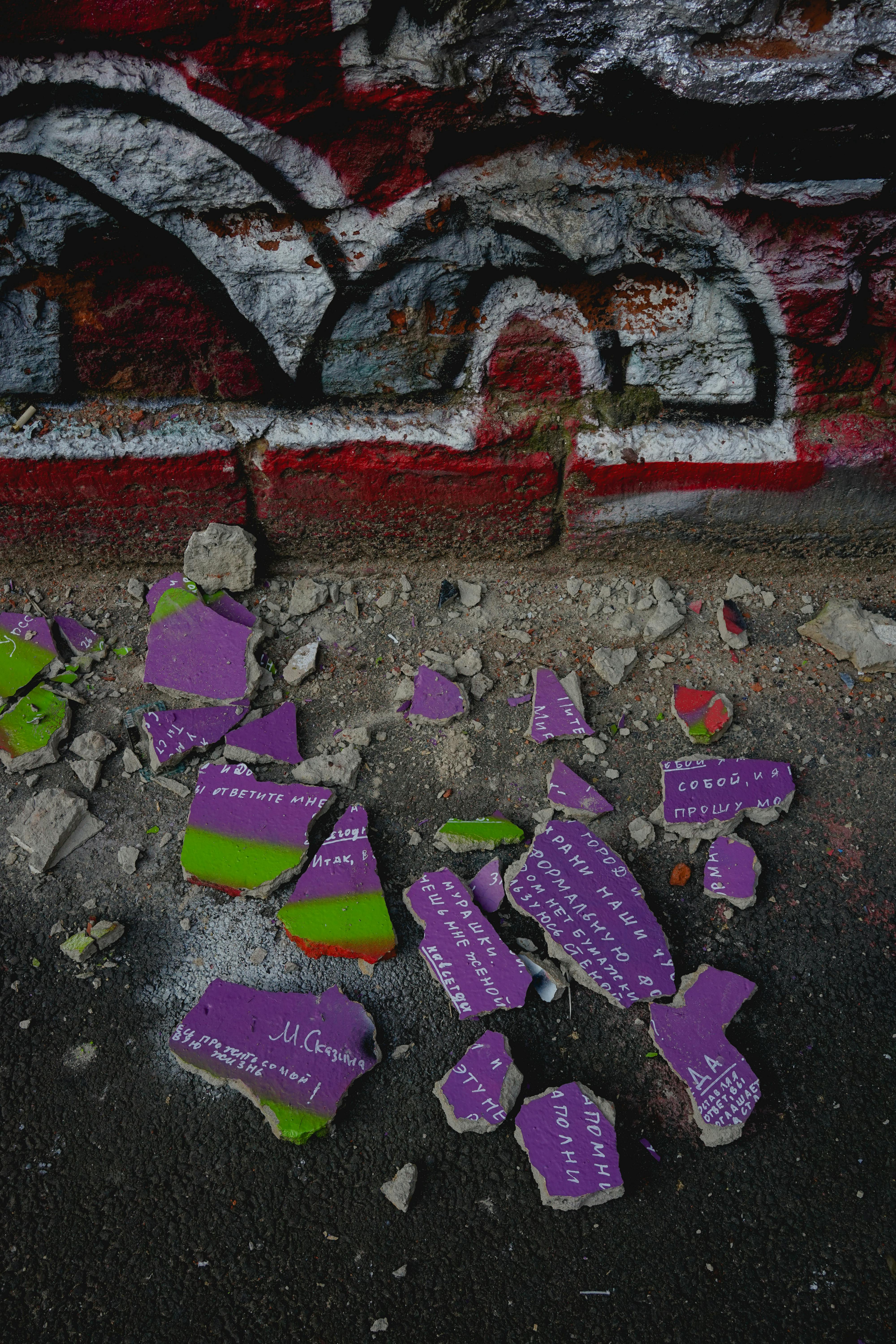 Vivid Graffiti with Broken Colored Pieces · Free Stock Photo