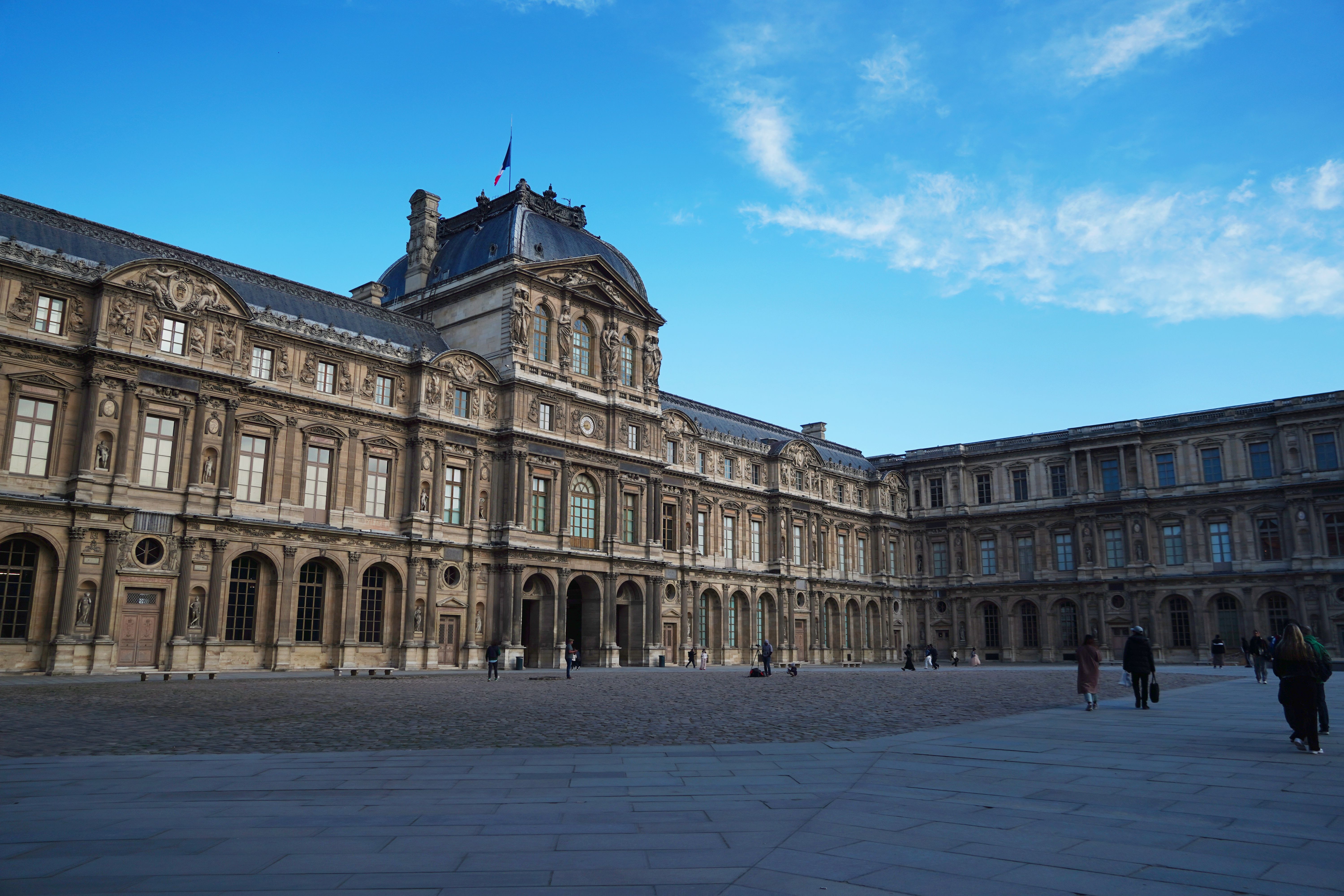 Museo Del Louvre En París, Francia · Foto de stock gratuita