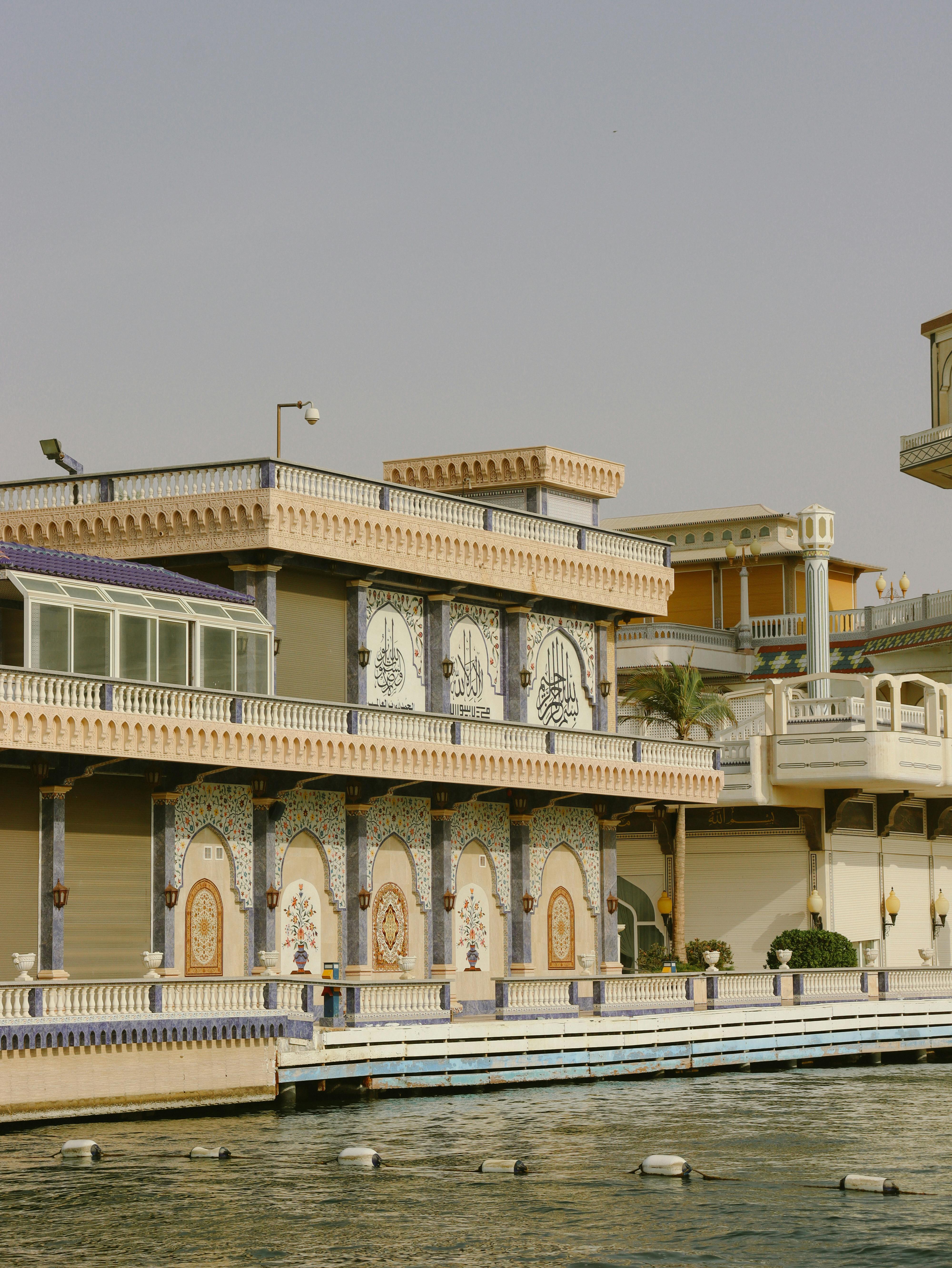 Lakeside Palace Architecture in Udaipur · Free Stock Photo