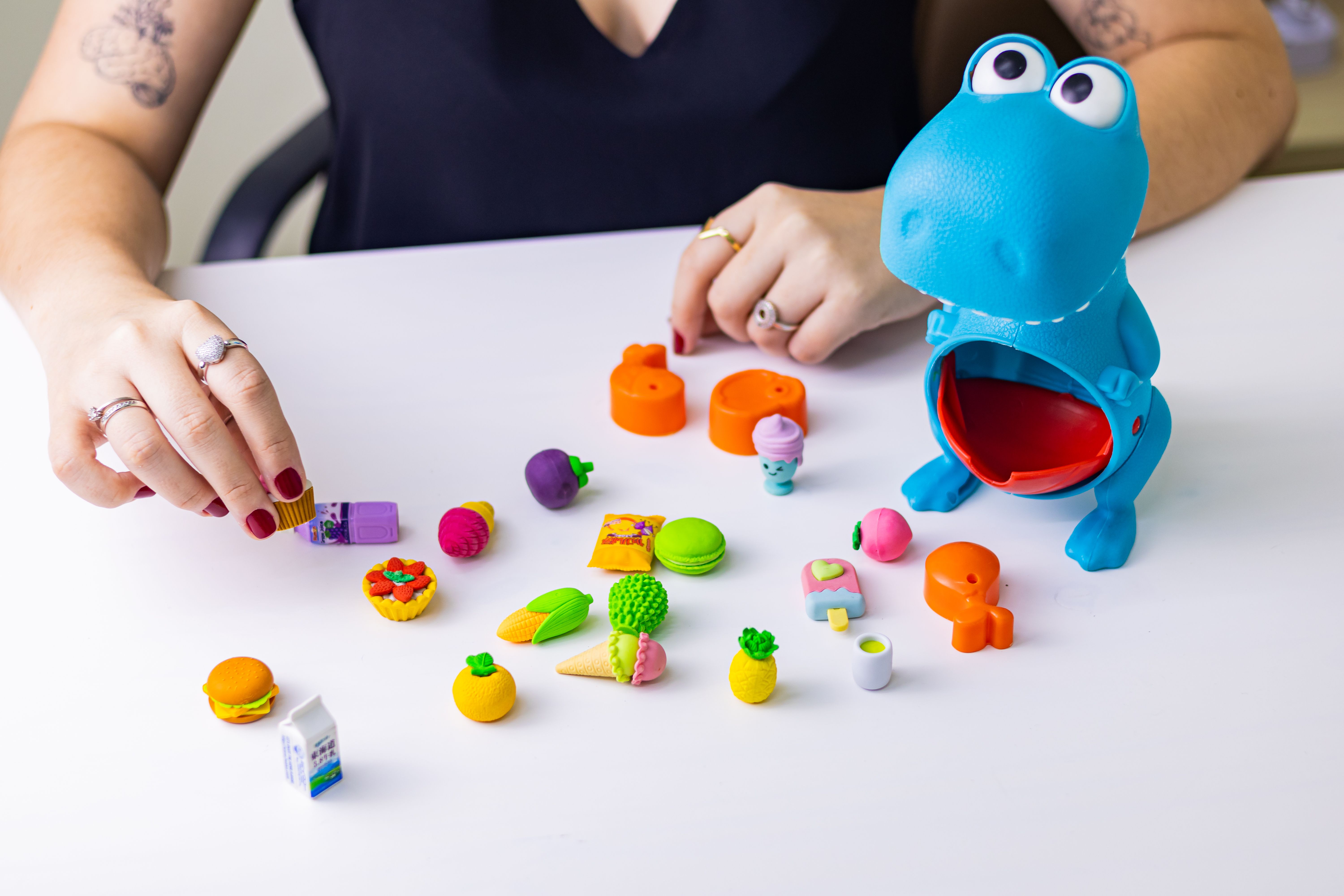 Desktop Toys Photos, Download The BEST Free Desktop Toys Stock Photos ...