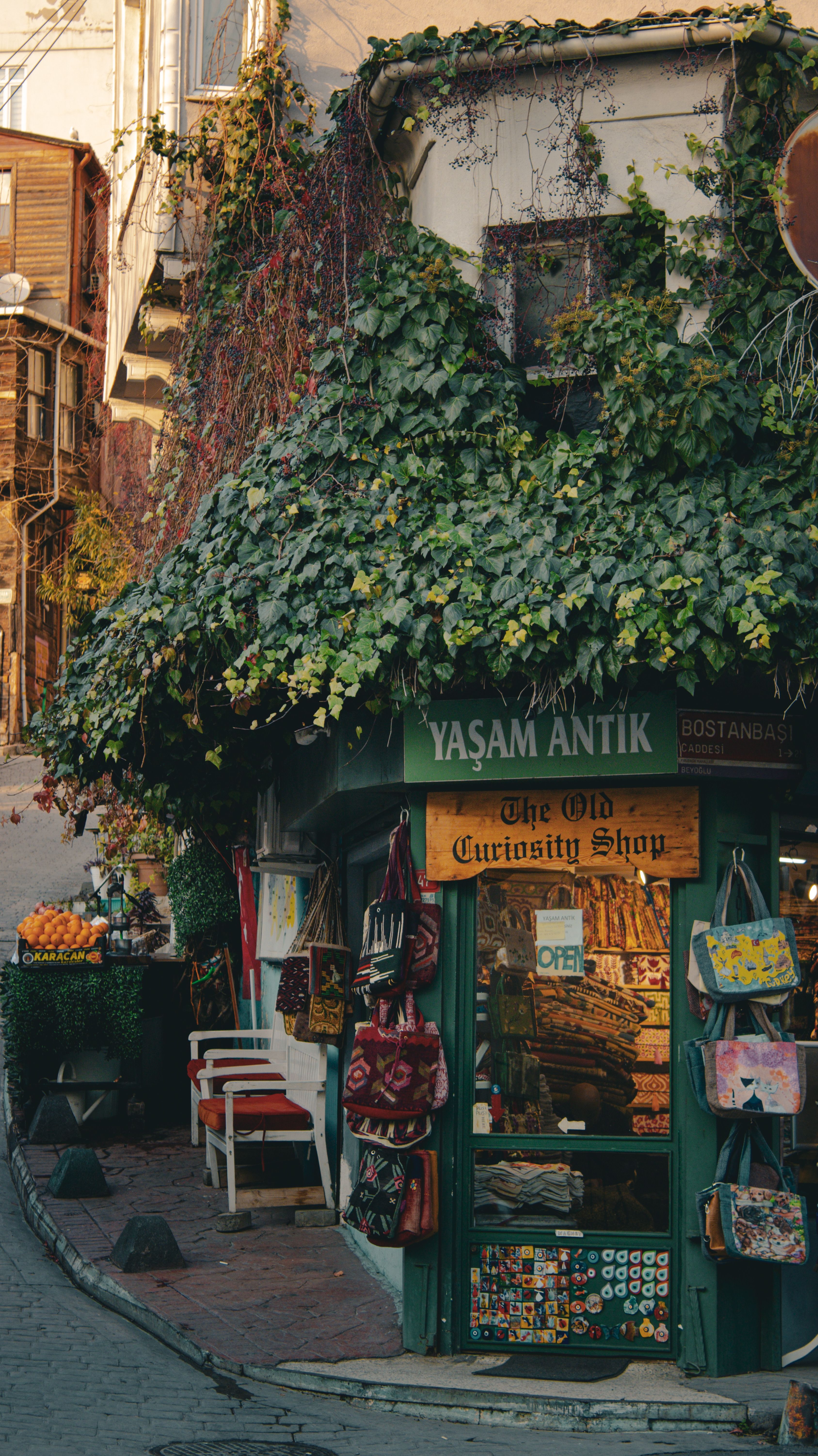 Charming Antique Shop in İstanbul, Türkiye · Free Stock Photo