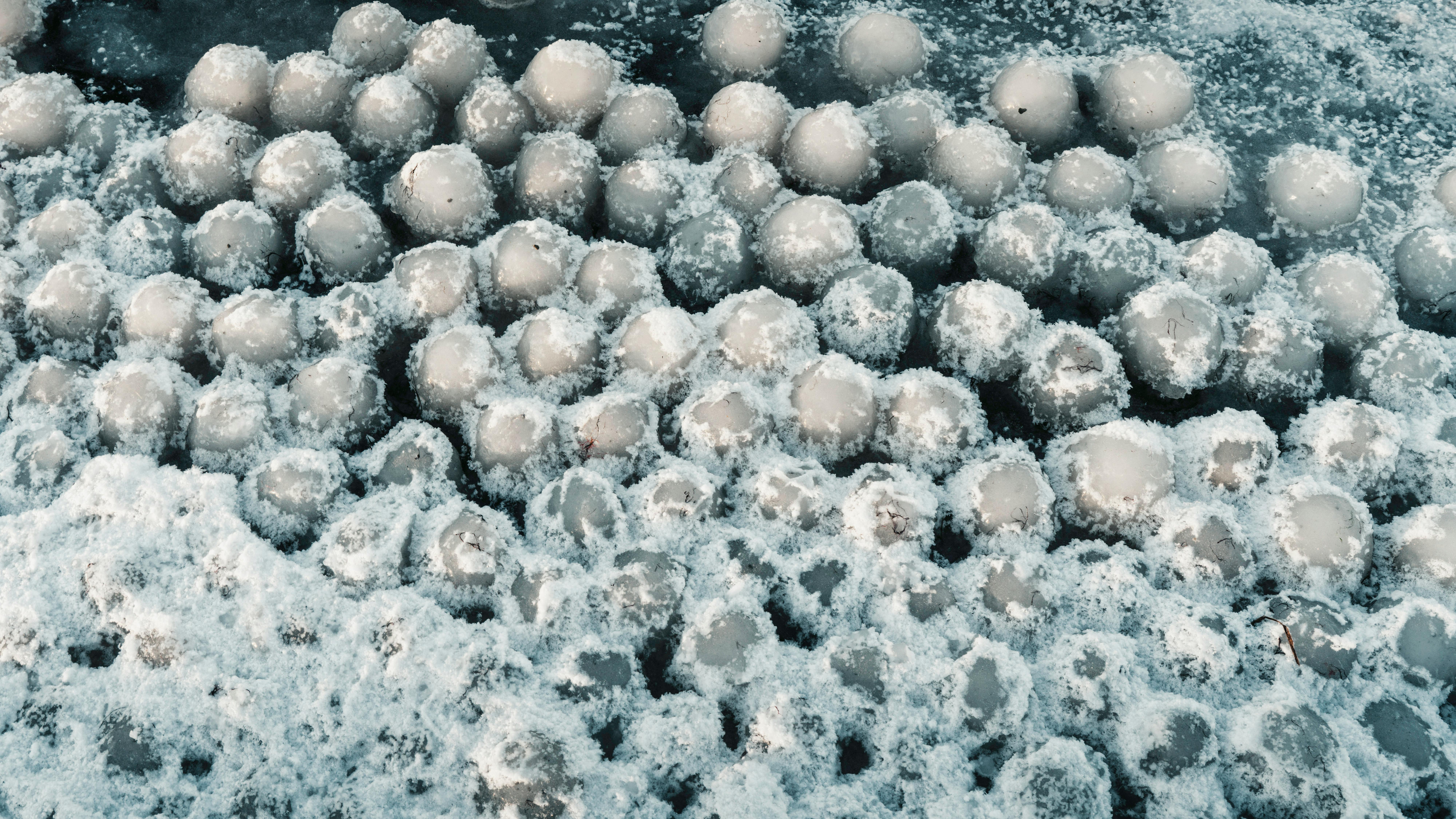 Close-up of Frozen Ice Spheres in Winter · Free Stock Photo