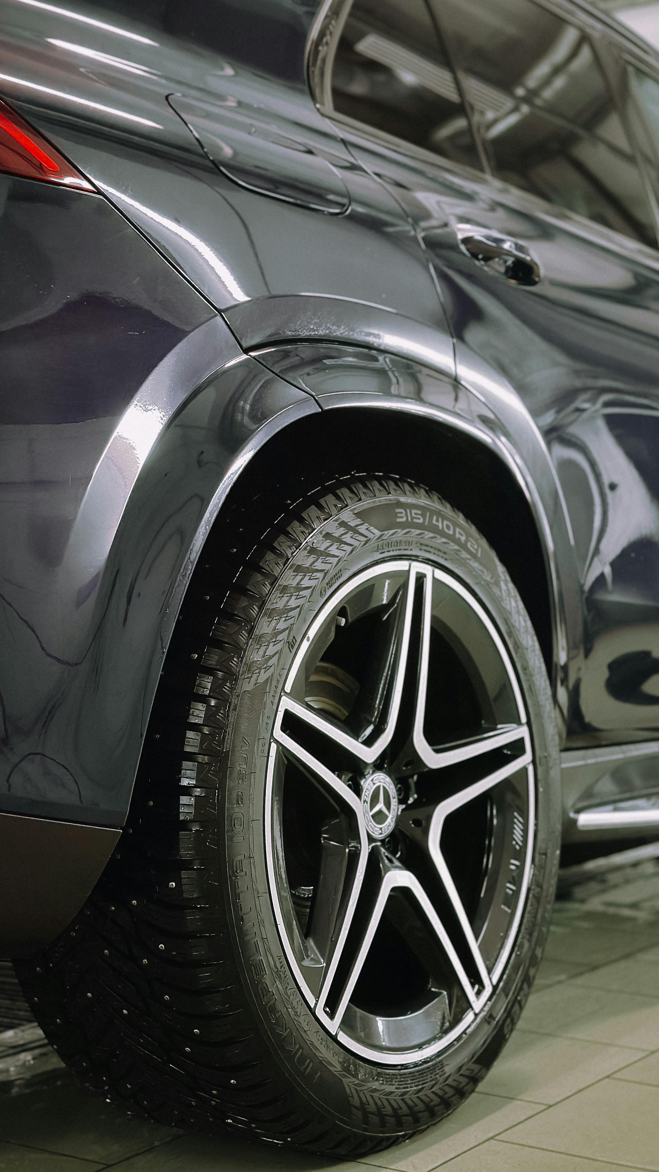 Close-up of Luxury Car Wheel and Tire Detail · Free Stock Photo