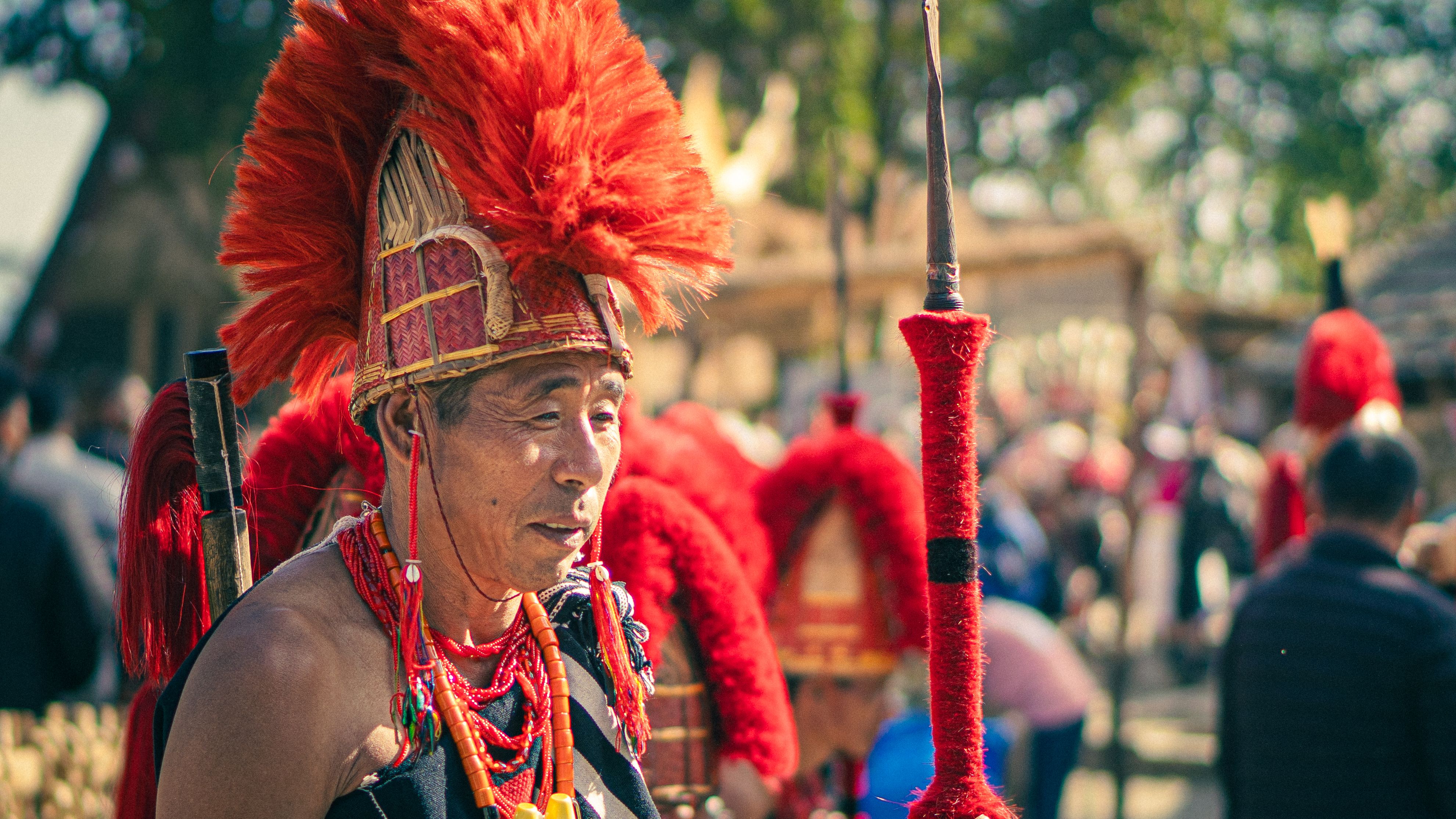 Homme Tribal Portant Un Costume Traditionnel · Photo gratuite