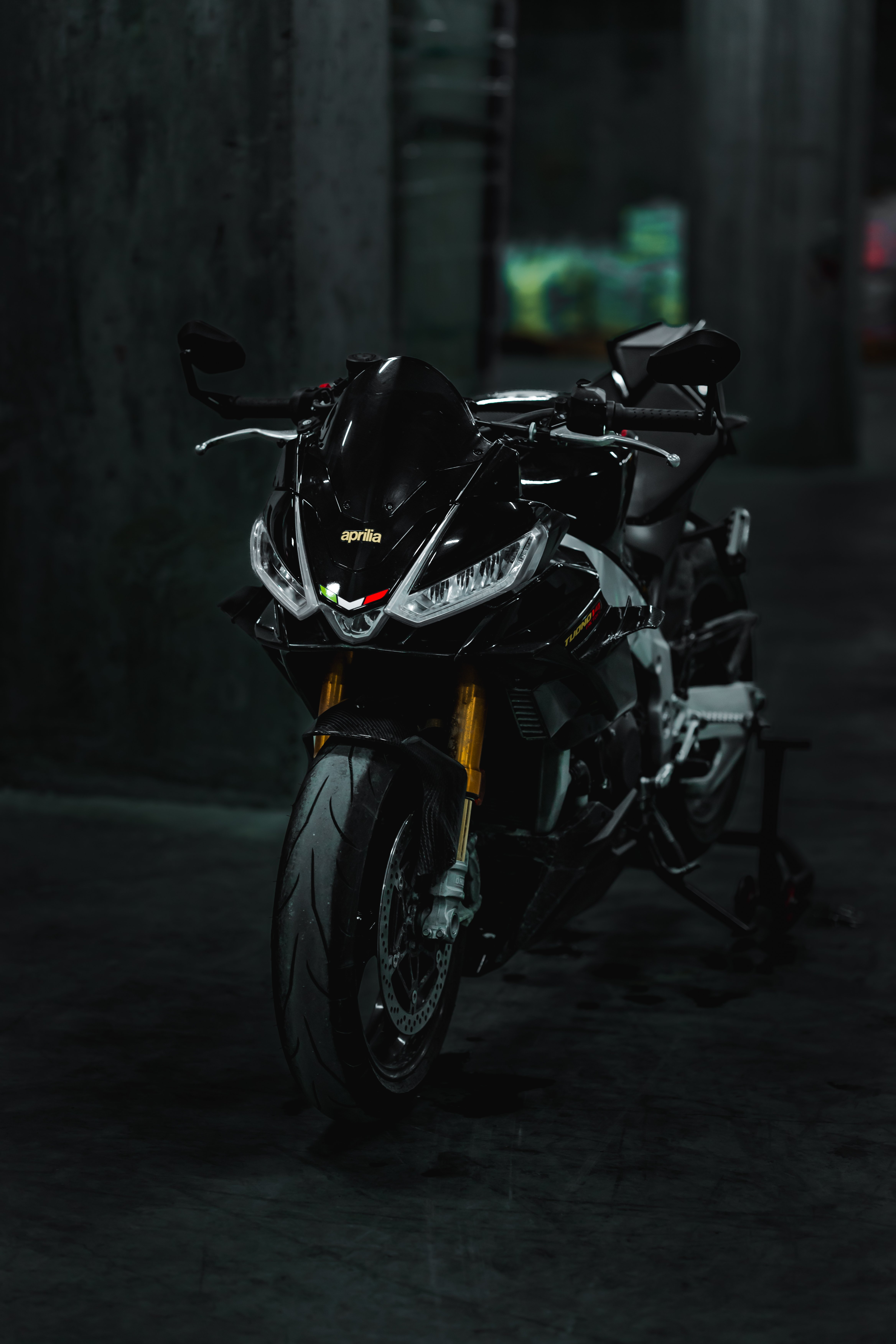 Sleek Black Aprilia Motorcycle in Dimly Lit Garage · Free Stock Photo
