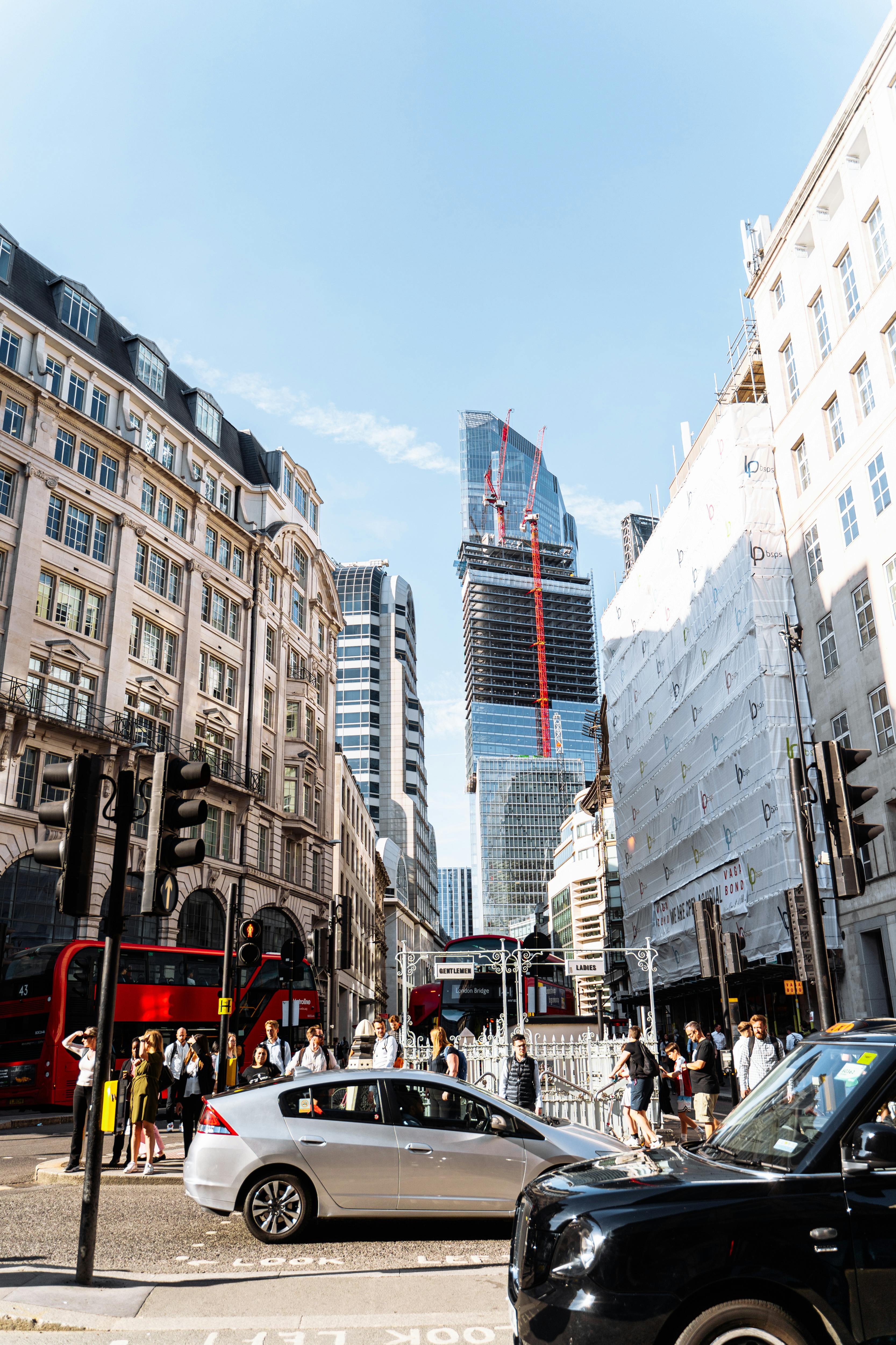 Vibrant London Street with Modern Skyscrapers · Free Stock Photo