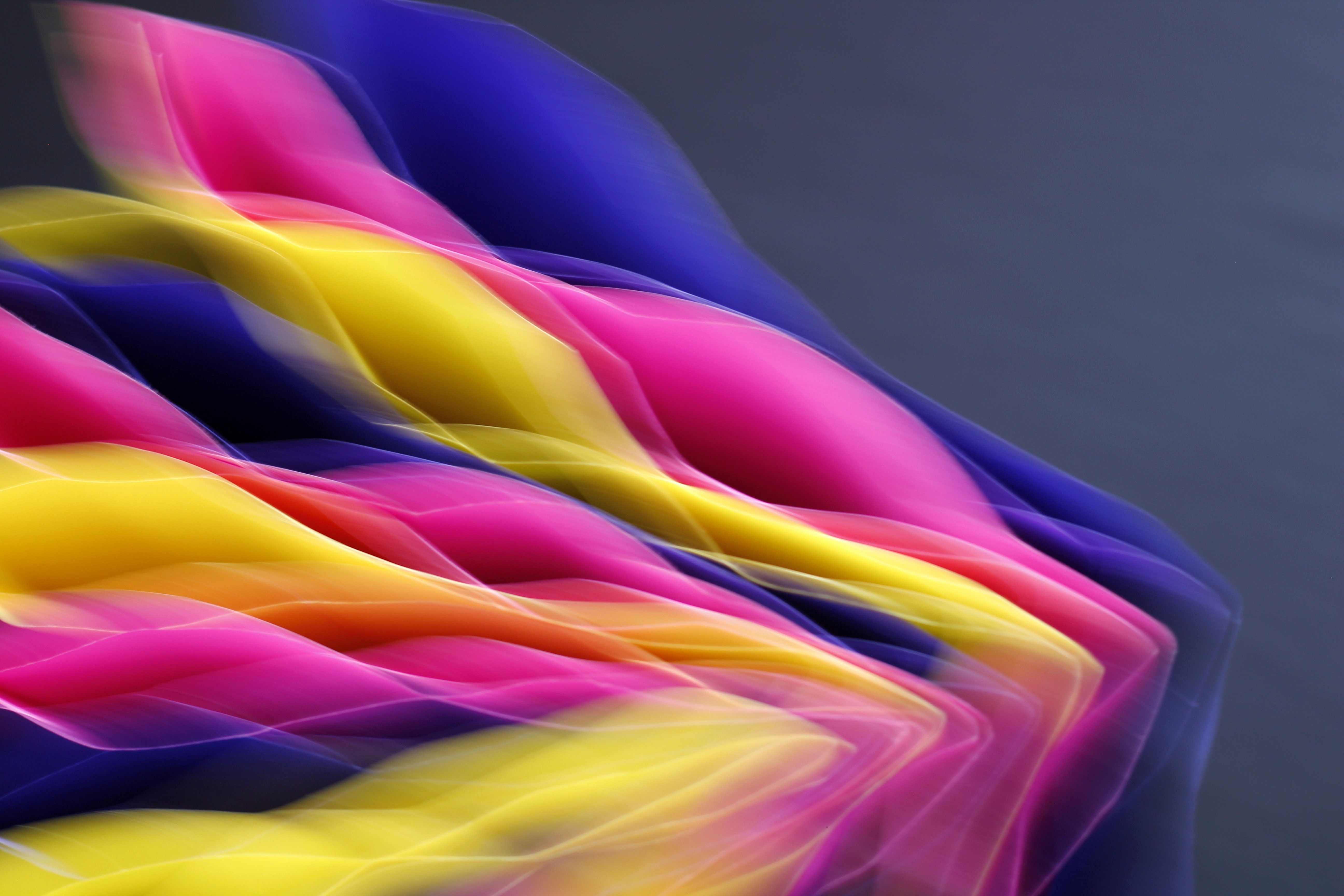 Vibrant Abstract Light Streaks in Motion · Free Stock Photo